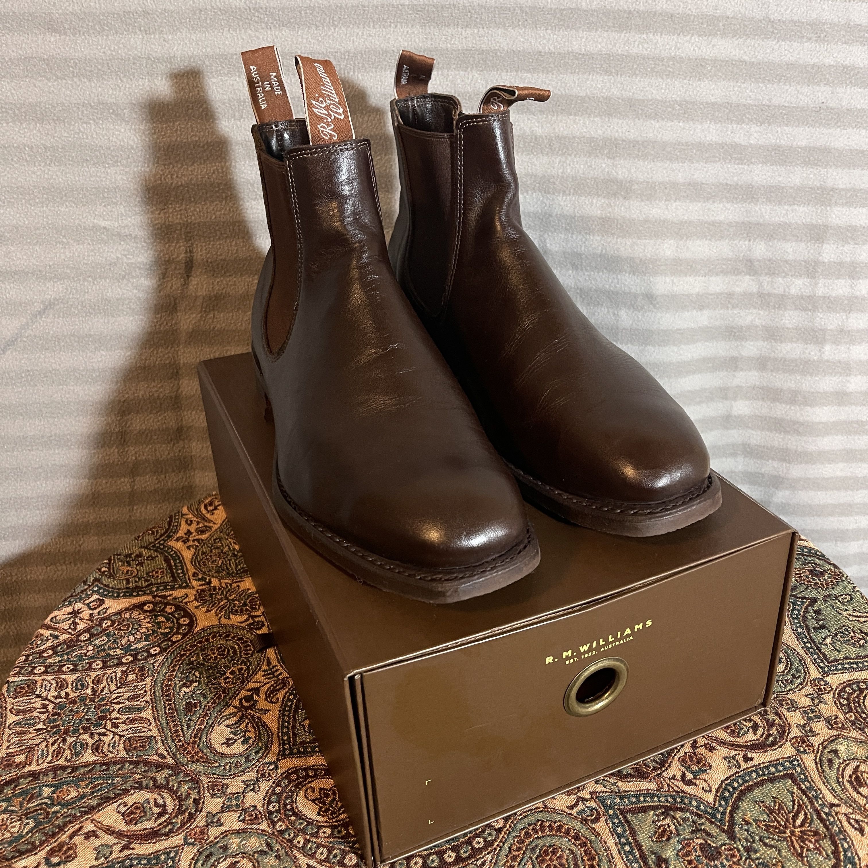 R.M. Williams Comfort Craftsman Chestnut Yearling Aged Chelsea Boots ...