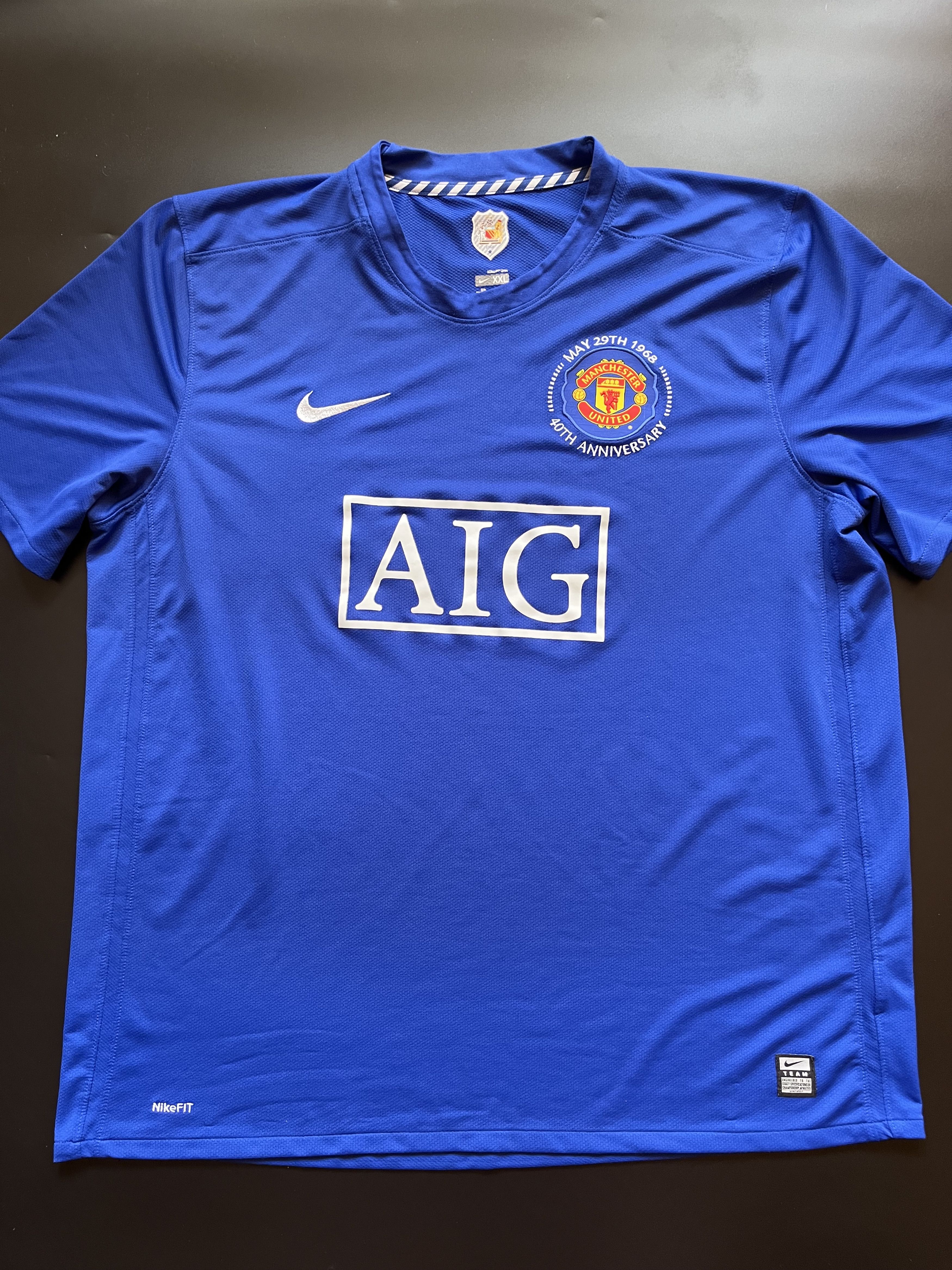 Manchester United × Vintage Manchester United AIG Nike football kit ...