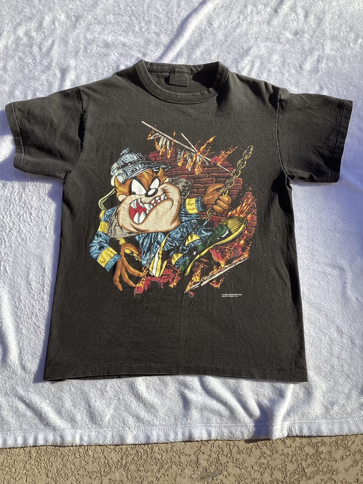 Vintage Vtg ‘96 Taz fireman Warner Bros Looney Tunes changes USA Tee ...