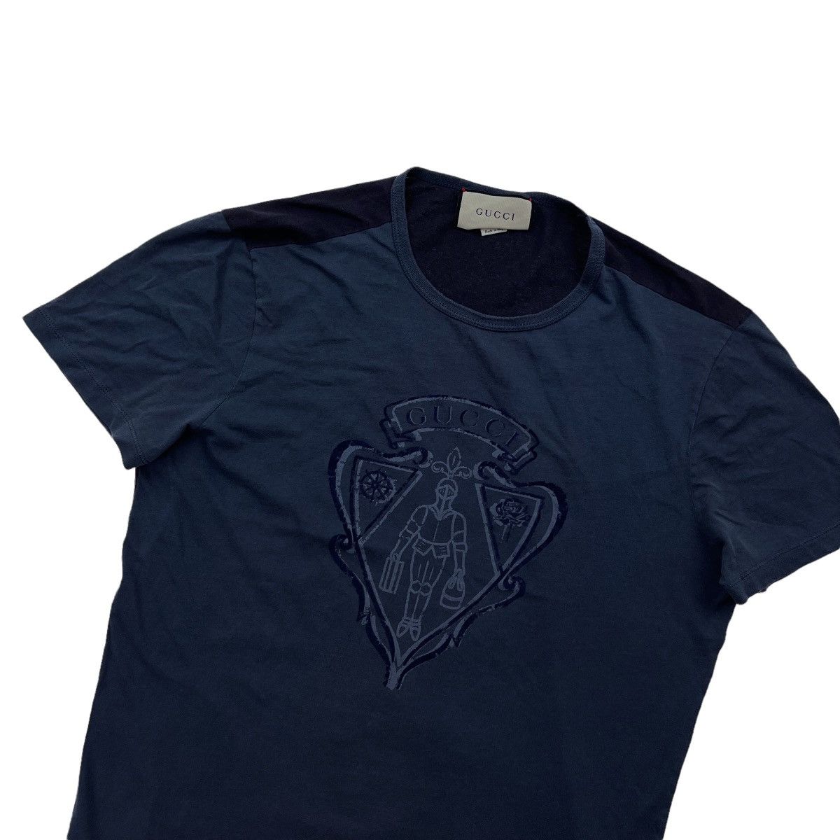 Gucci Gucci Crest Logo Navy T Shirt | Grailed