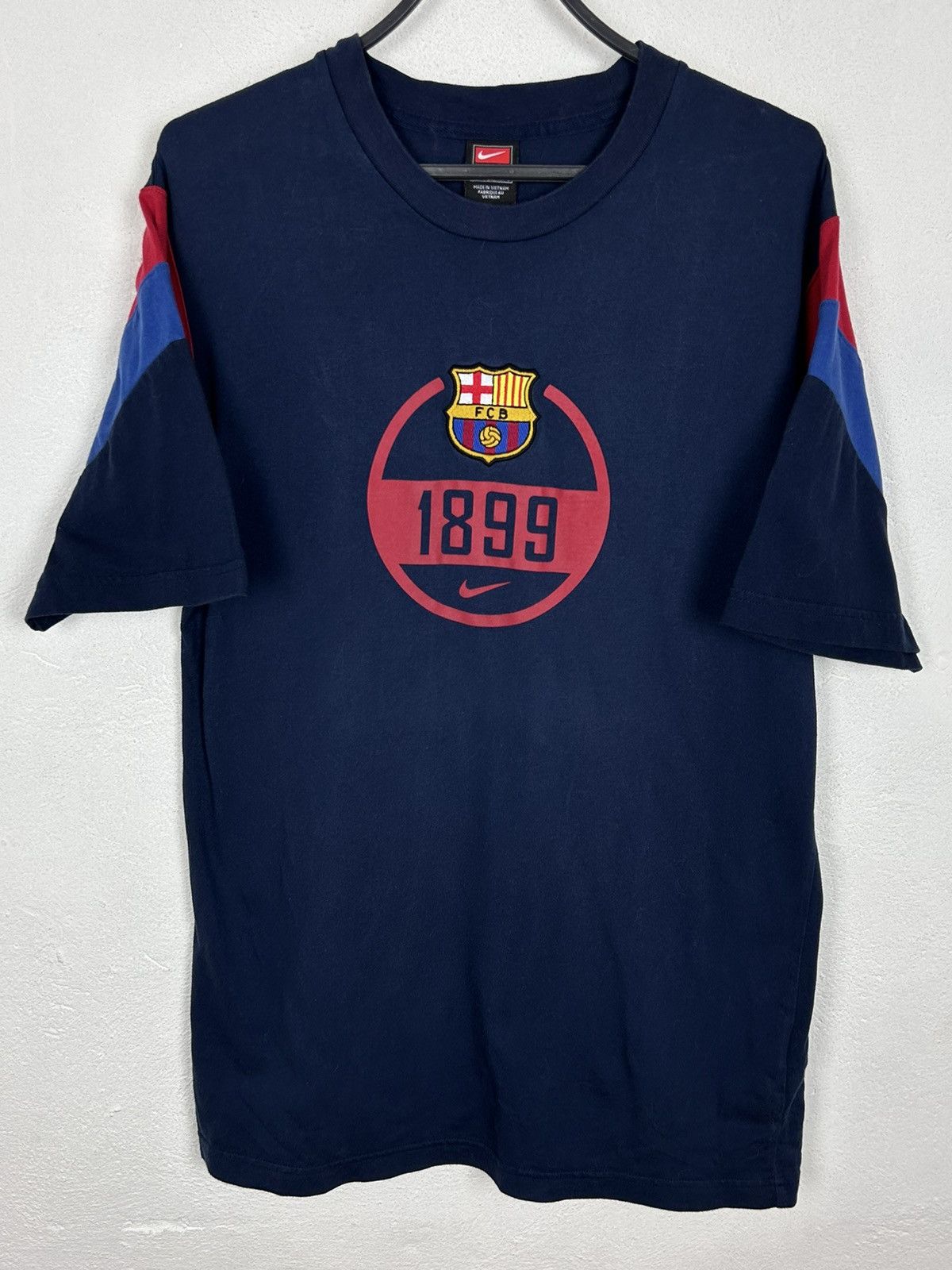F.C. Barcelona × Nike × Vintage 00s Vintage Nike Team FC Barcelona 1899 Center Logo T-Shirt ...
