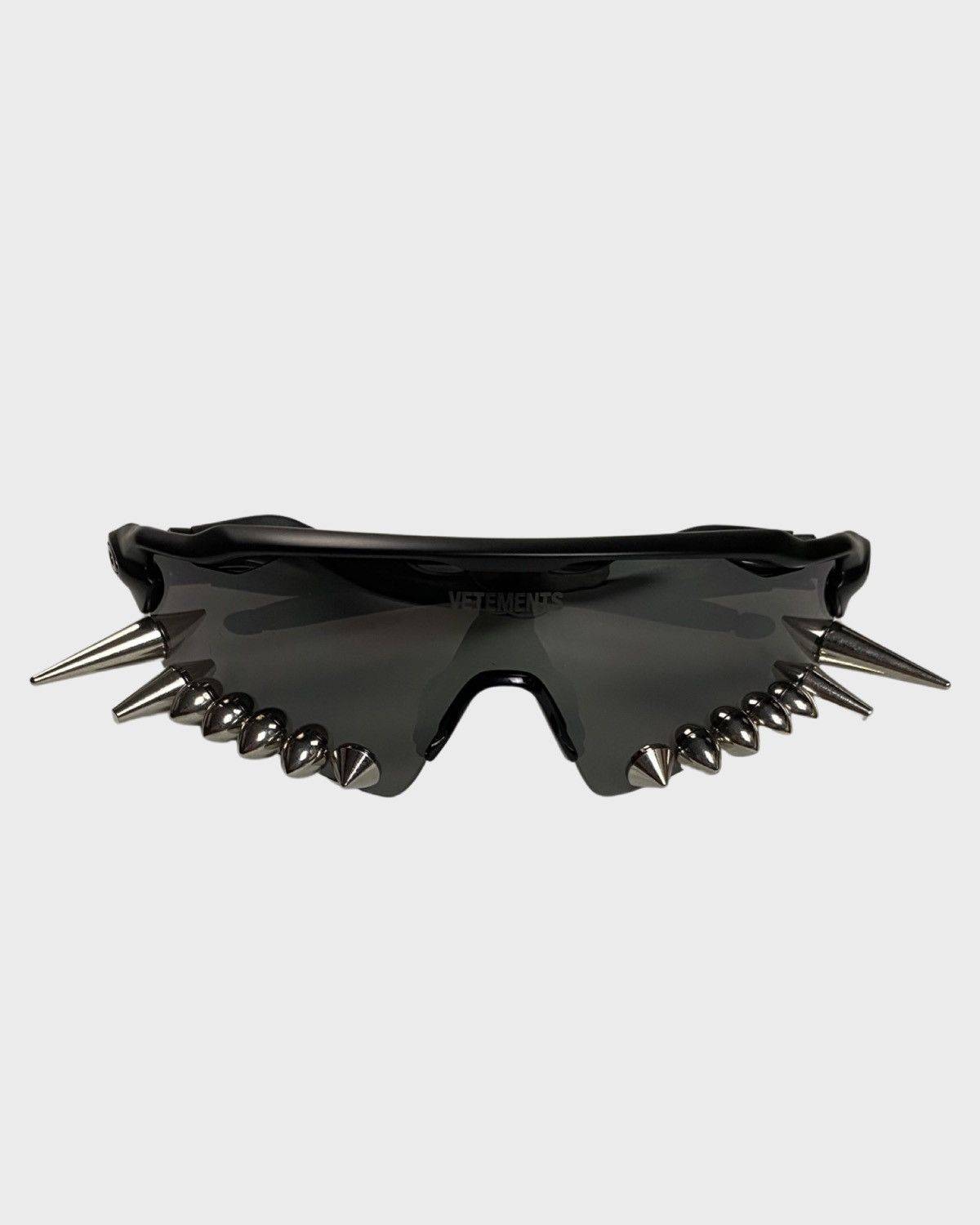 Vetements SS19 Oakley 400 spike spiked sunglasses shades in black | Grailed