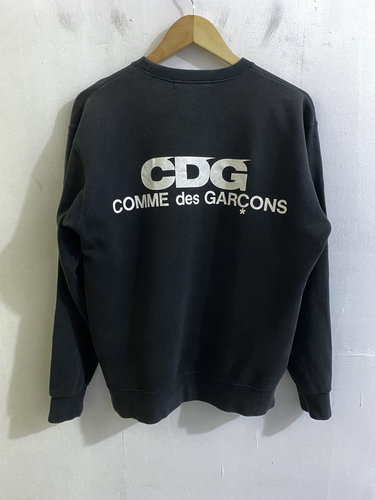 Comme des Garcons CDG Comme Des Garcons Spellout Logo AD18 Sweatshirt ...