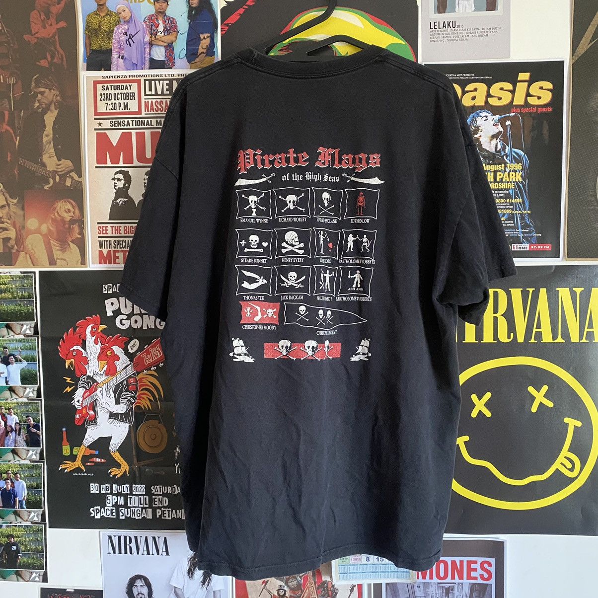 Vintage Vintage Hanes Pirate Flags Distressed T-Shirts | Grailed
