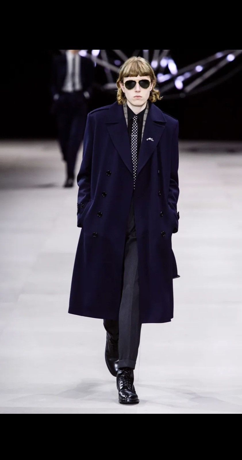 Celine *GRAIL* FW19 18k white gold Celine sentimental curve earring ...