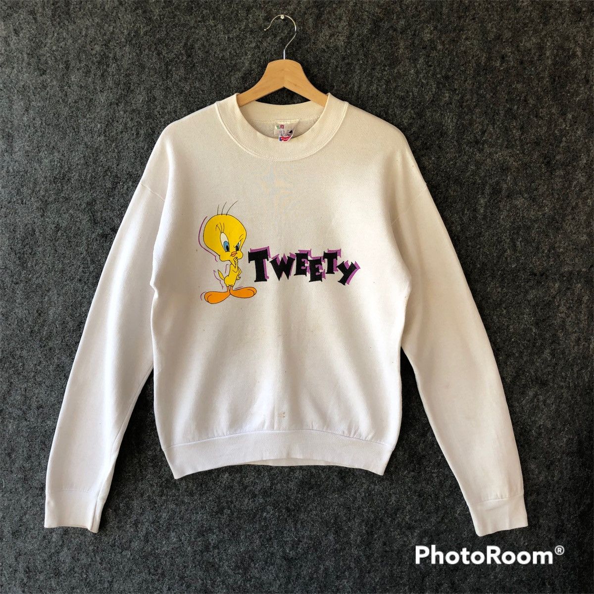 Fruit Of The Loom 💥VINTAGE LOONEY TUNES TWEETY SWEATSHIRT | Grailed