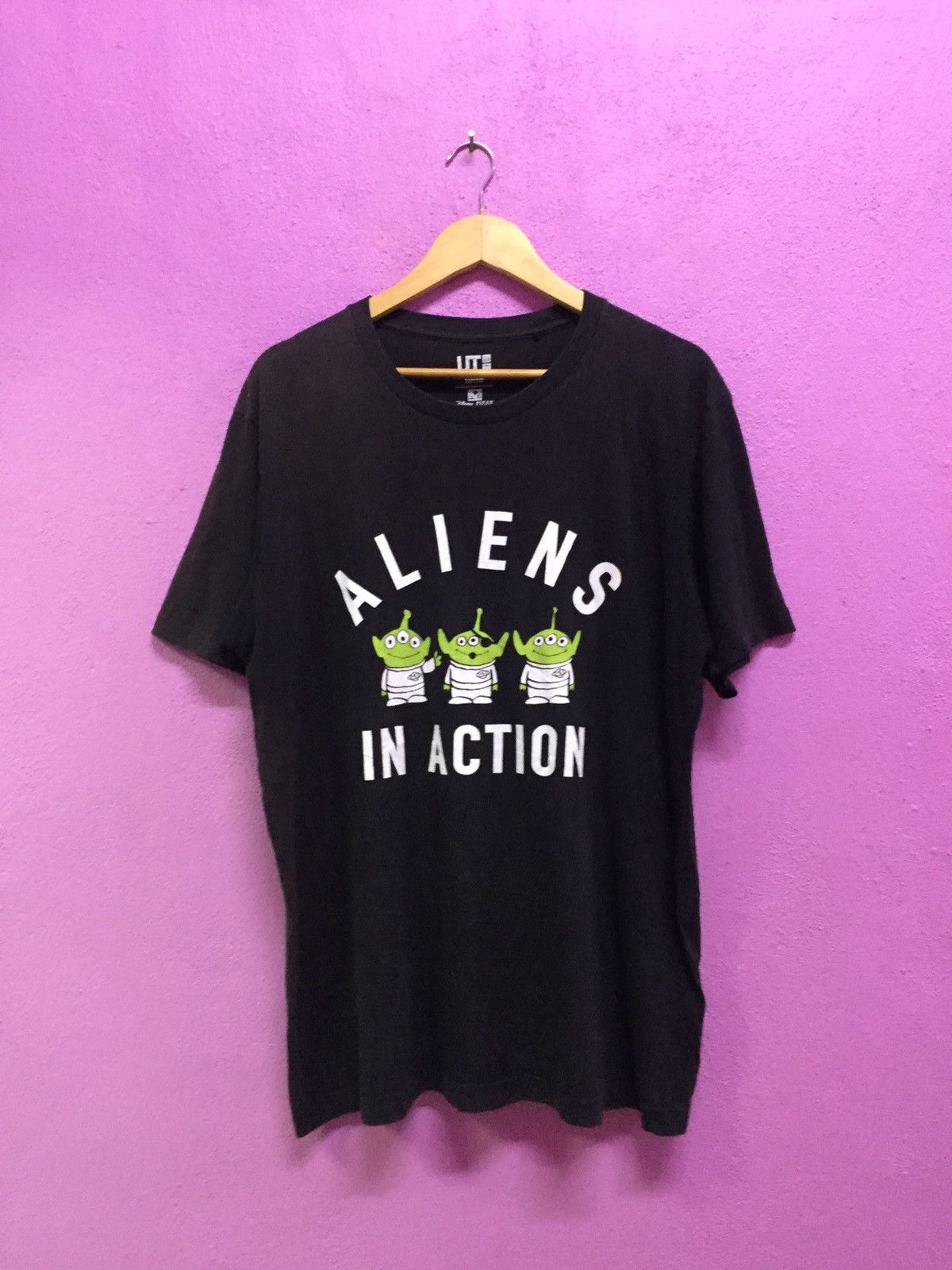 Uniqlo Alien In Action Disney Pixar T-Shirts Size XL | Grailed