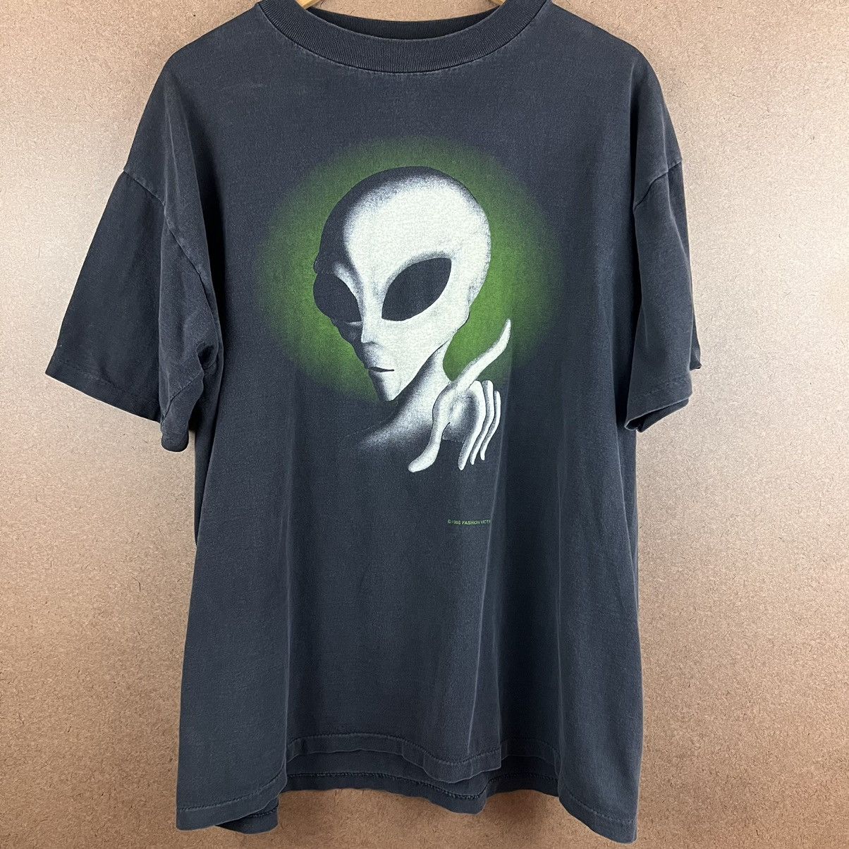 Vintage 95 Faded Fashion Victim Glow in the Dark Alien Single Stitch ...