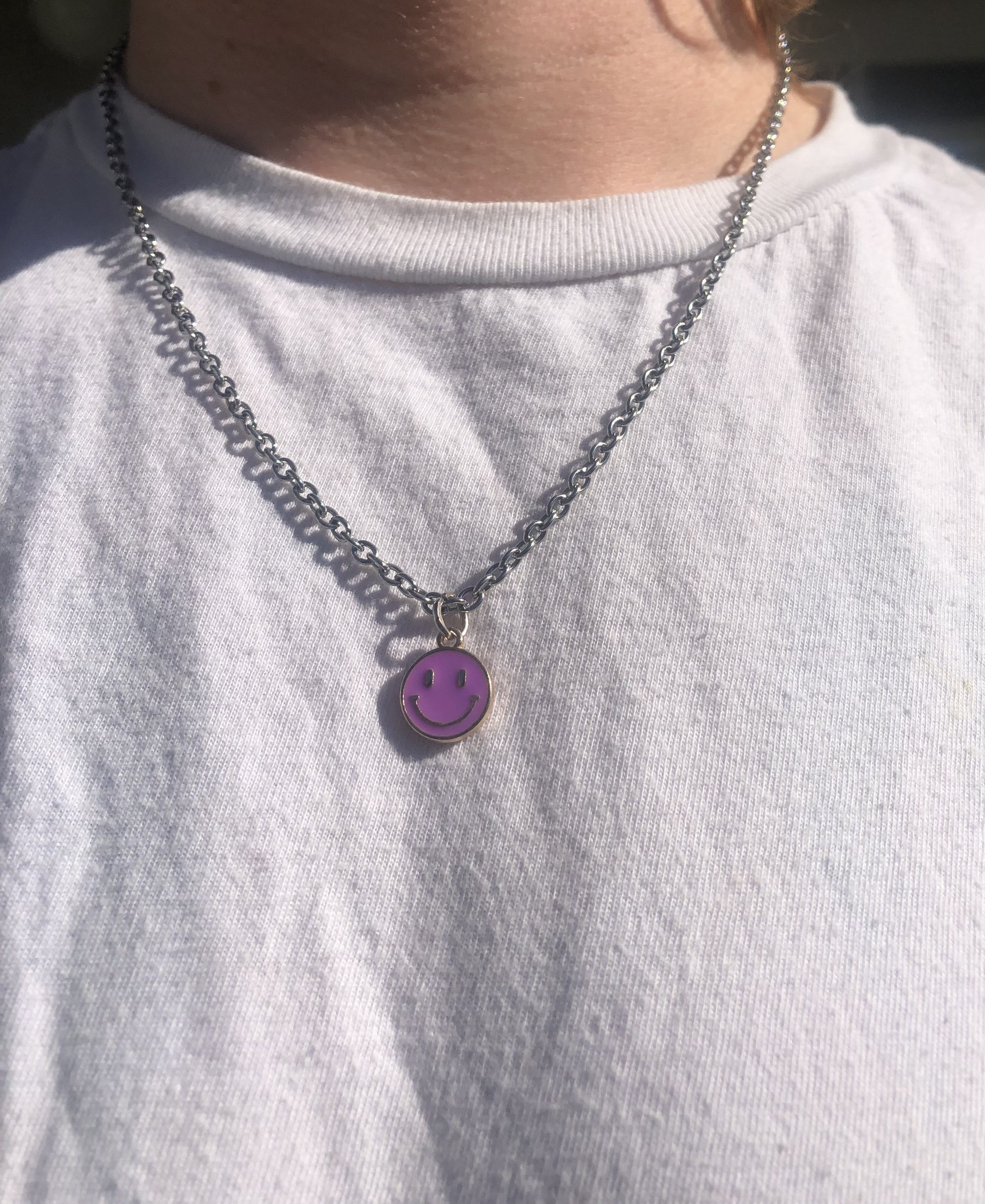 Chain purple micro smiley face necklace | Grailed