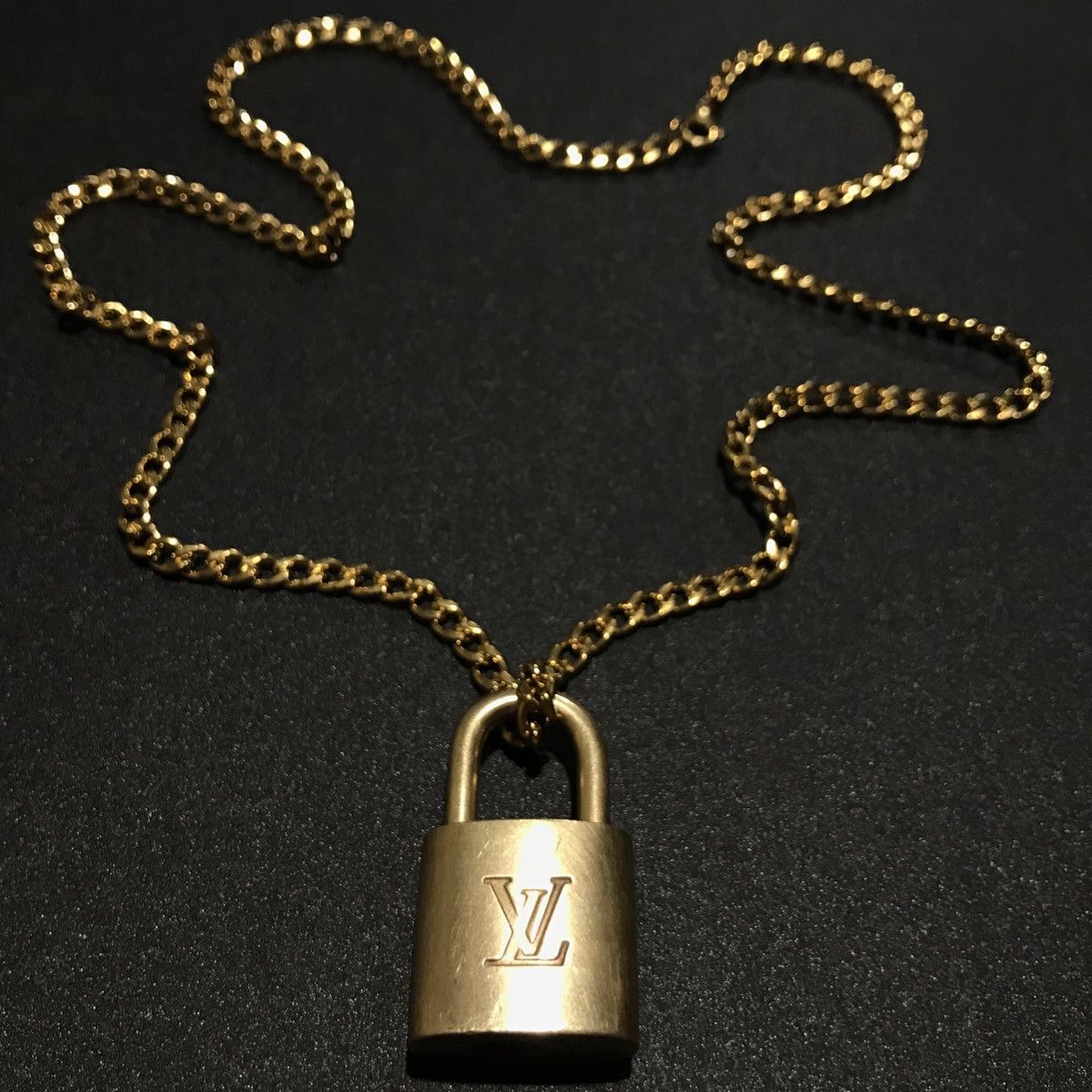 Louis Vuitton Louis Vuitton Lock & Gold Necklace | Grailed