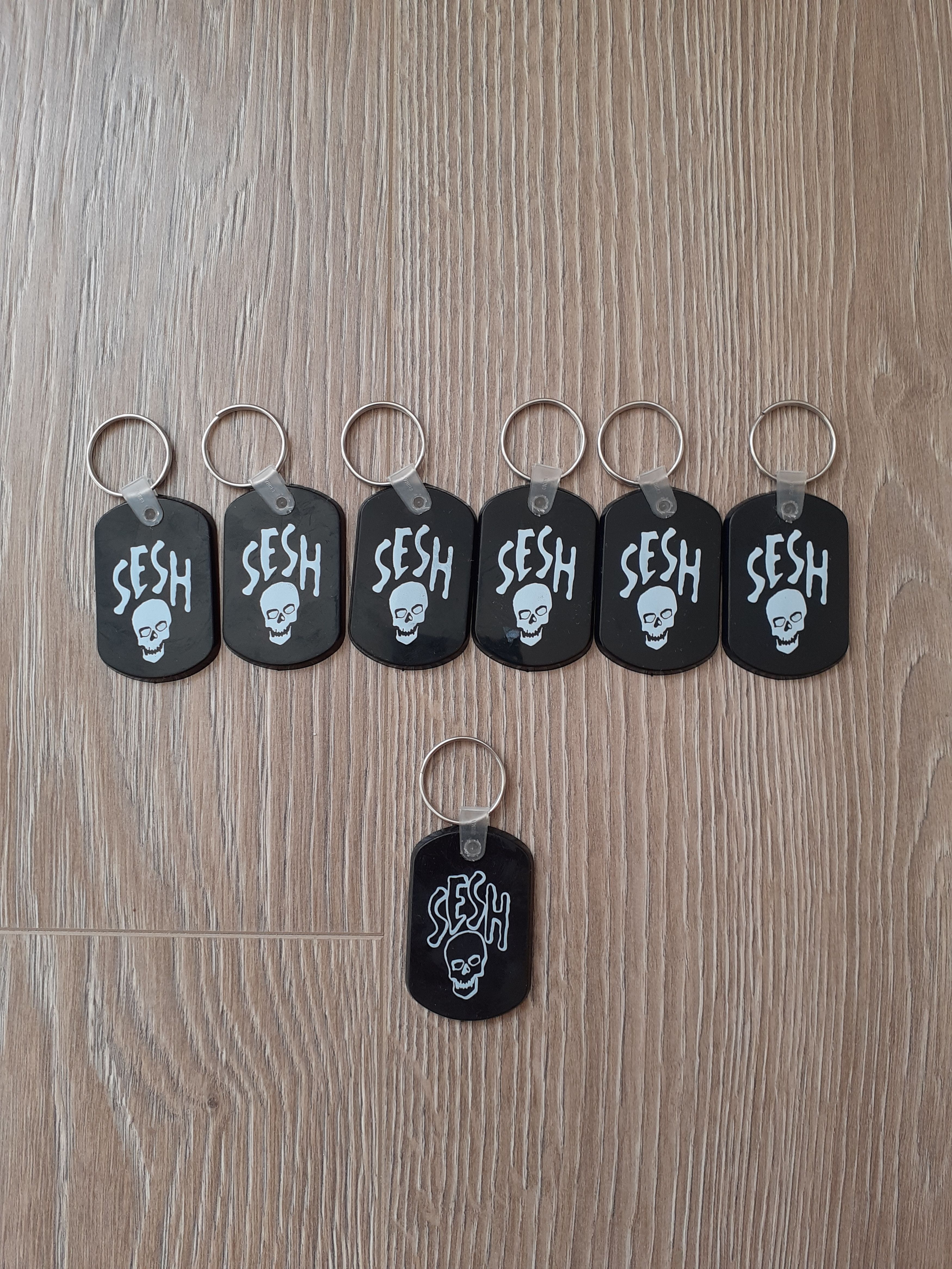Bones × Team Sesh × Teamsesh Teamsesh Skull Keychain Trinket (Set x 7 ...