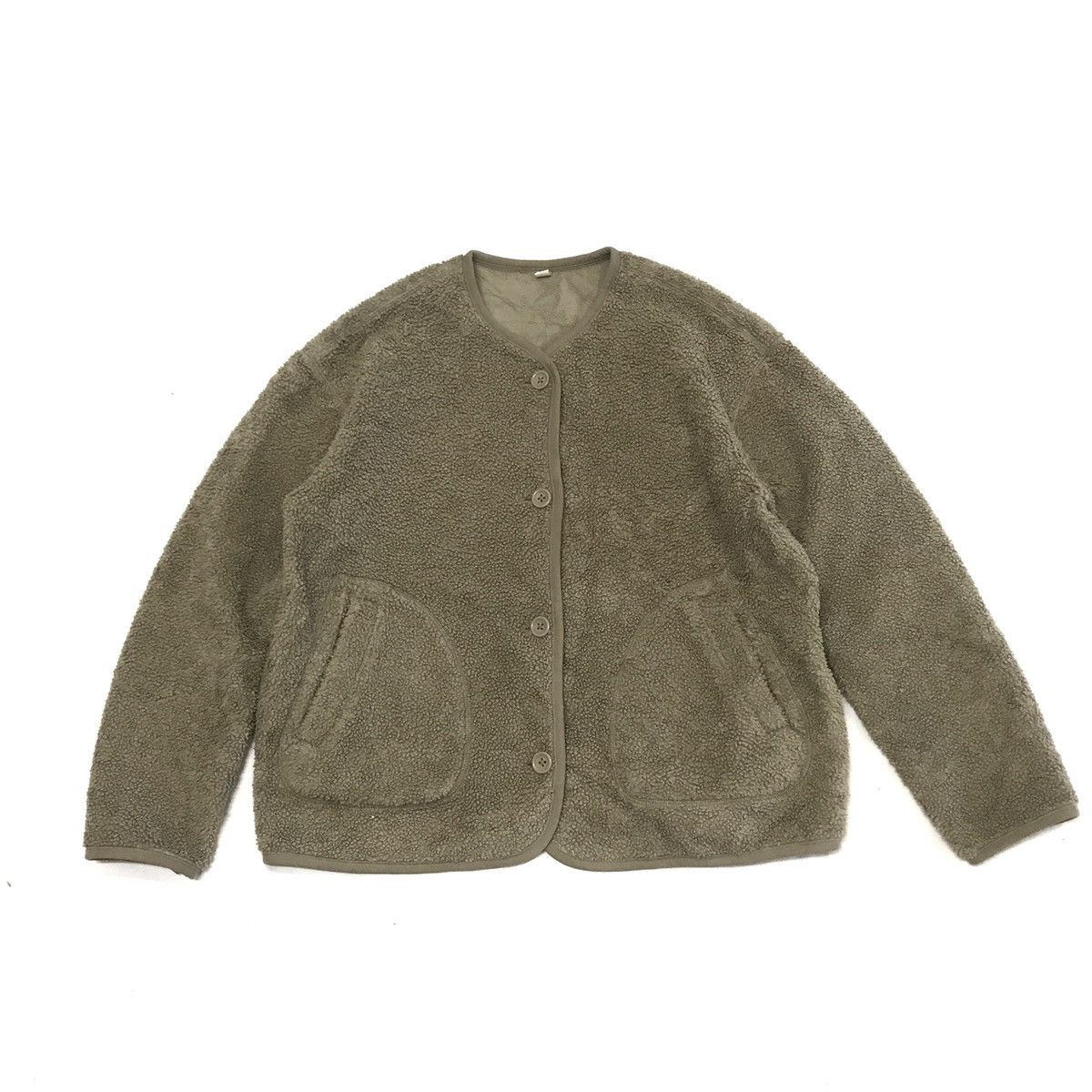 Uniqlo heavy sherpa button up jacket for women | Grailed