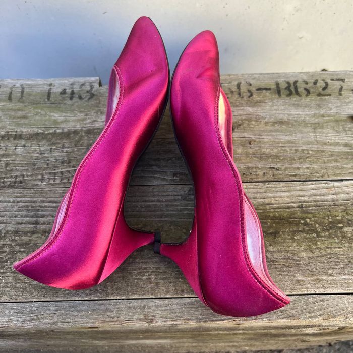 Vintage Peacocks raspberry pink scalloped edge dyable pumps heels | Grailed
