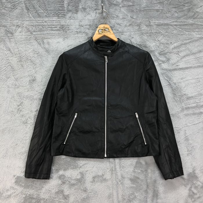Uniqlo Uniqlo Black Cropped Jacket #4586-160 | Grailed