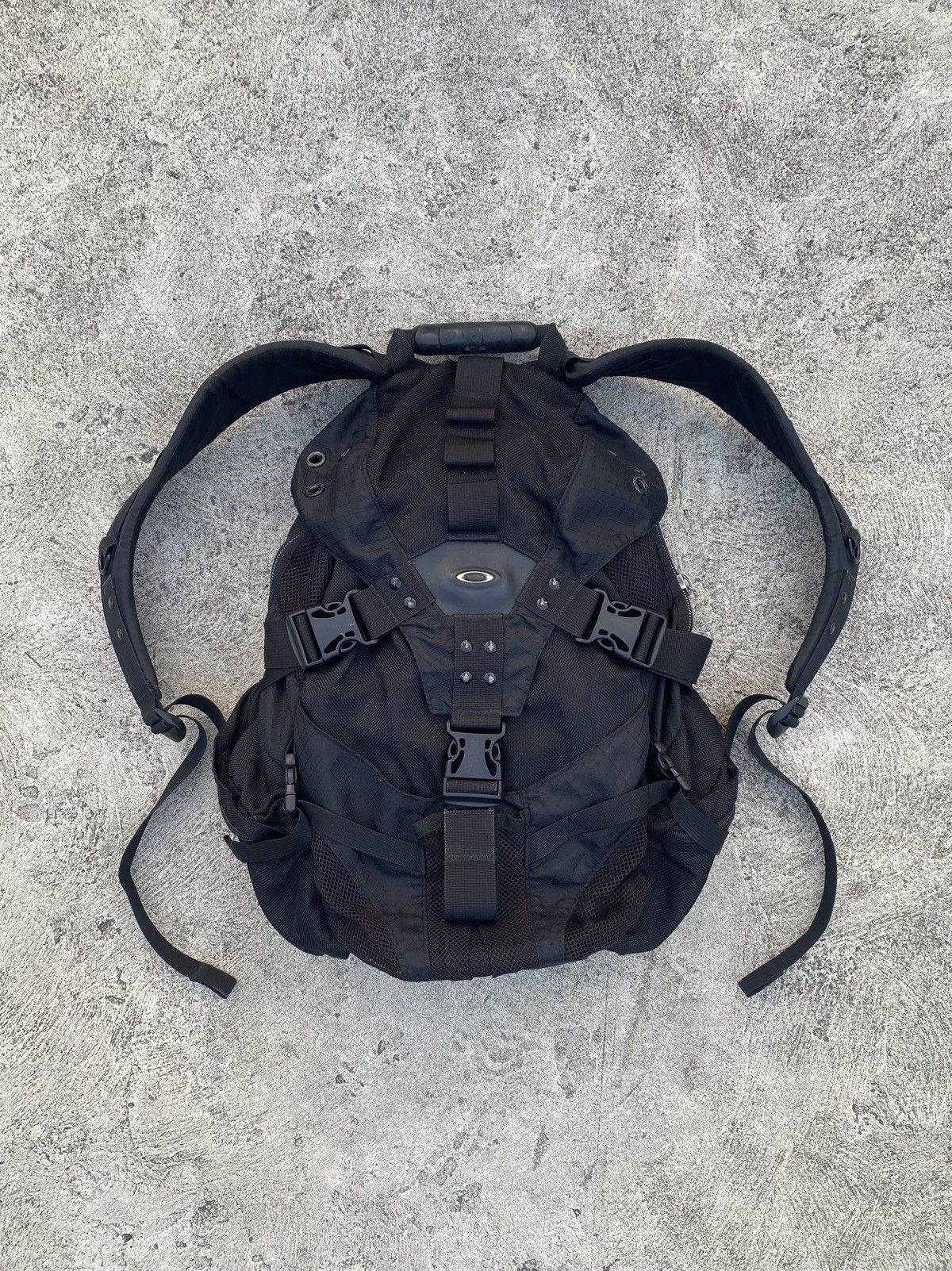 Oakley × Vintage Oakley Icon Backpack | Grailed