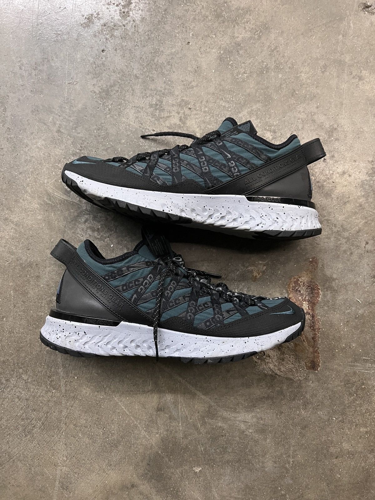 Nike × Nike ACG Nike ACG Shoes Size 11 Black Green Grey | Grailed