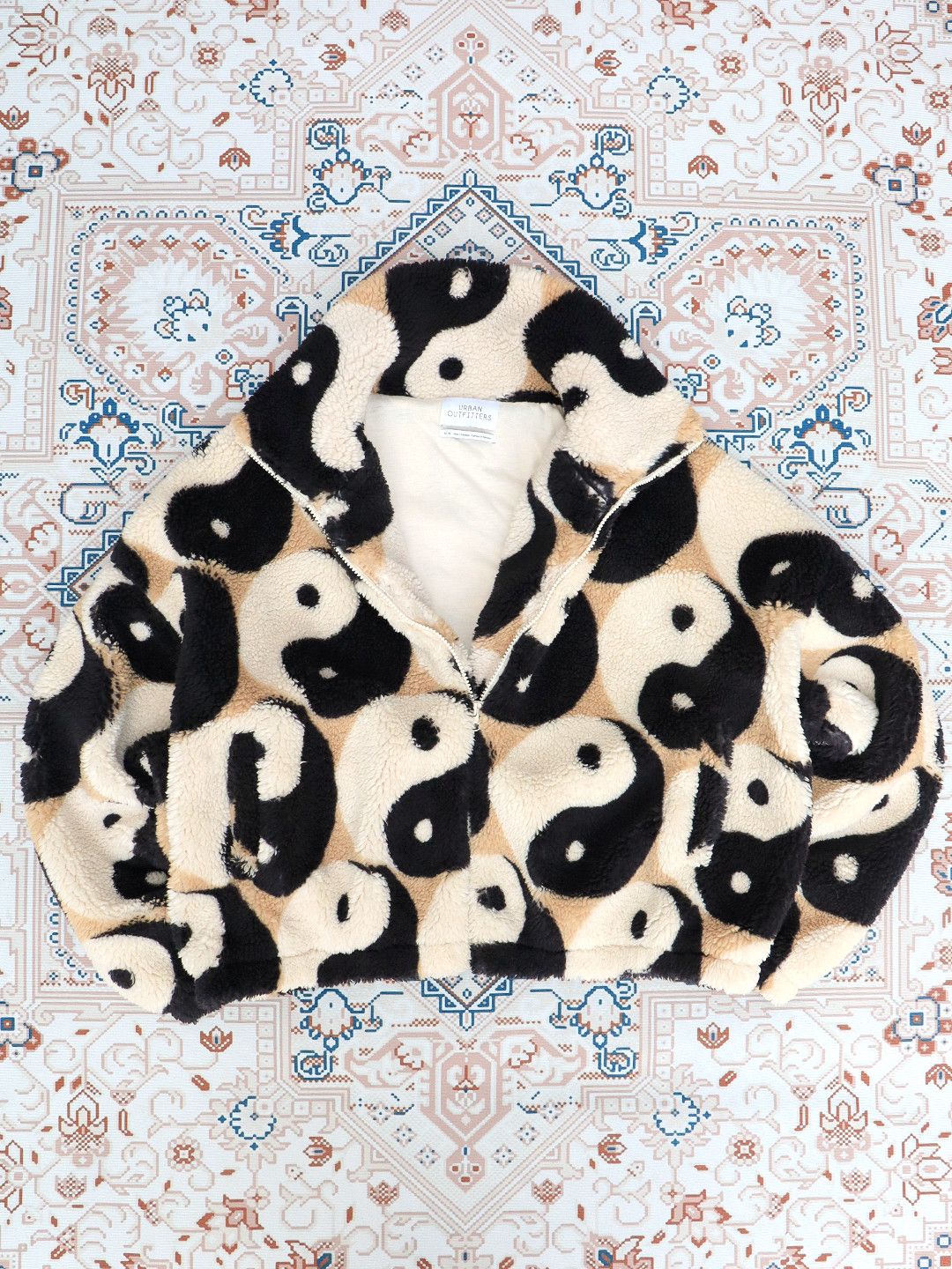 Streetwear × Urban Outfitters Urban Outfitters Yin & Yang Sherpa Fleece ...