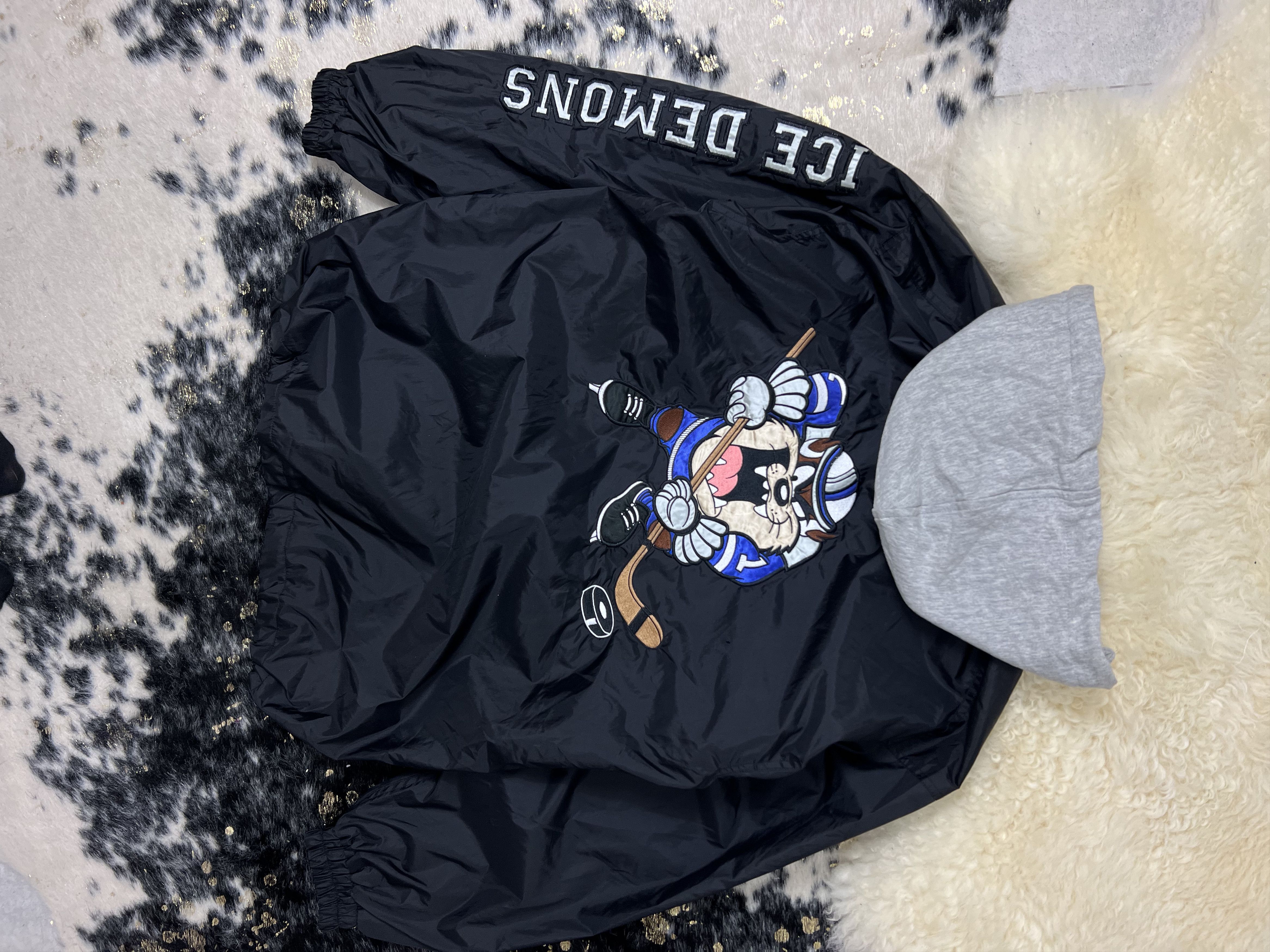 Vintage × Warner Bros Vintage Taz tasmanian devil warner bros hockey ...