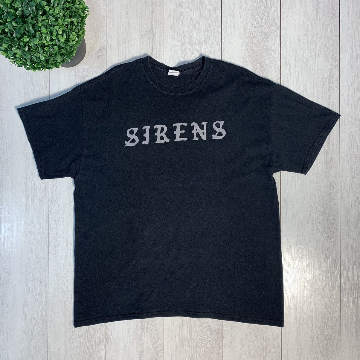 Vintage Band tee sirens vintage 90s streetwear y2k style Japanese | Grailed