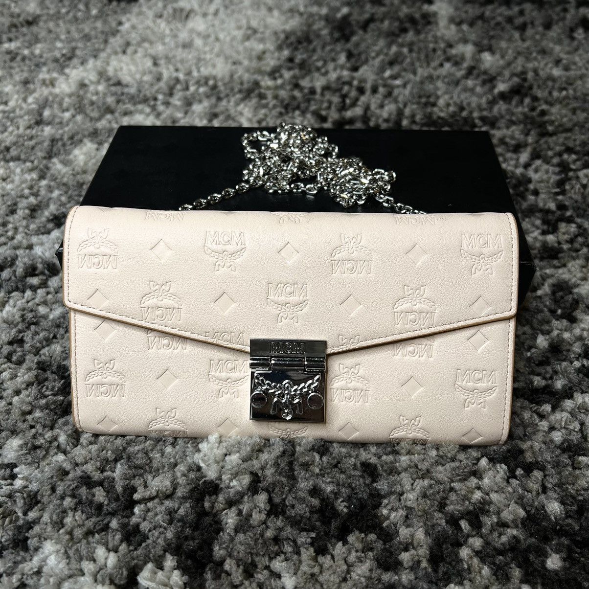 MCM MCM Light Pink Chain Wallet Messenger Bag | Grailed