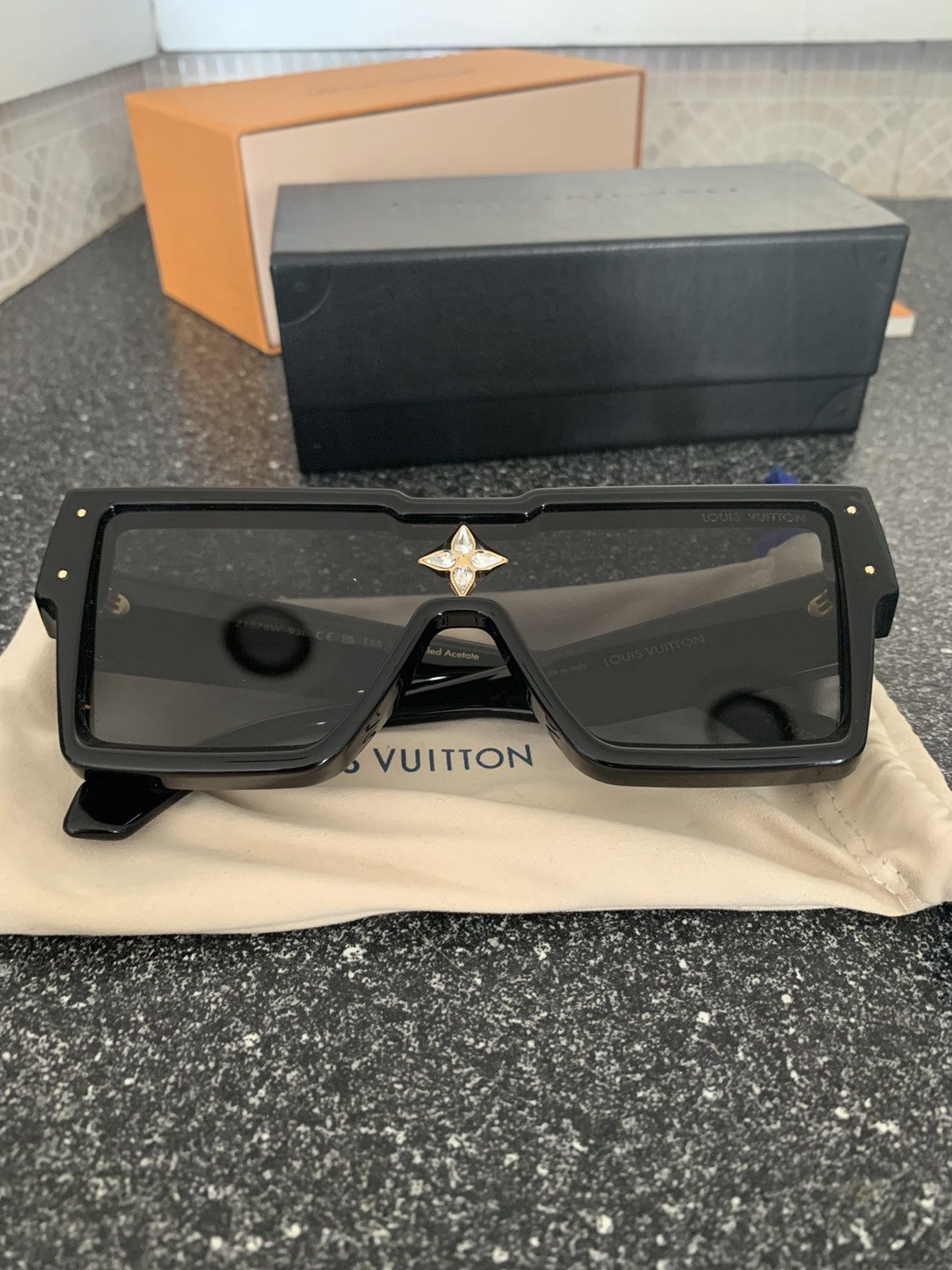 Louis Vuitton LV Cyclone glasses | Grailed