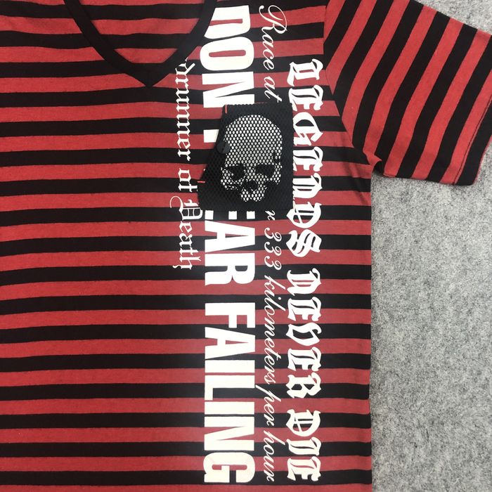 Skulls Skull Stripe Medium Tshirt - G094 | Grailed