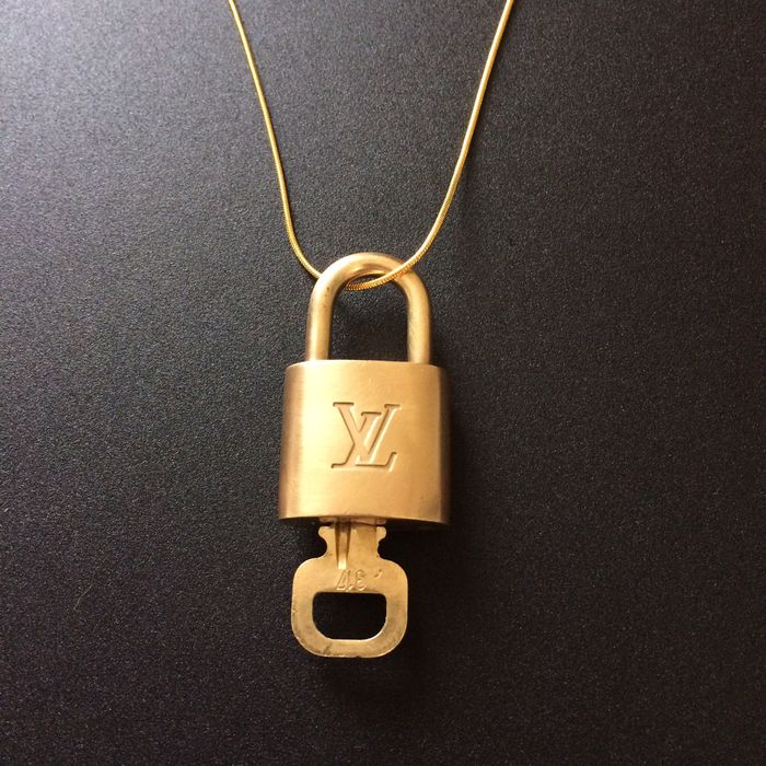 Louis Vuitton LV Lock & Gold Chain | Grailed
