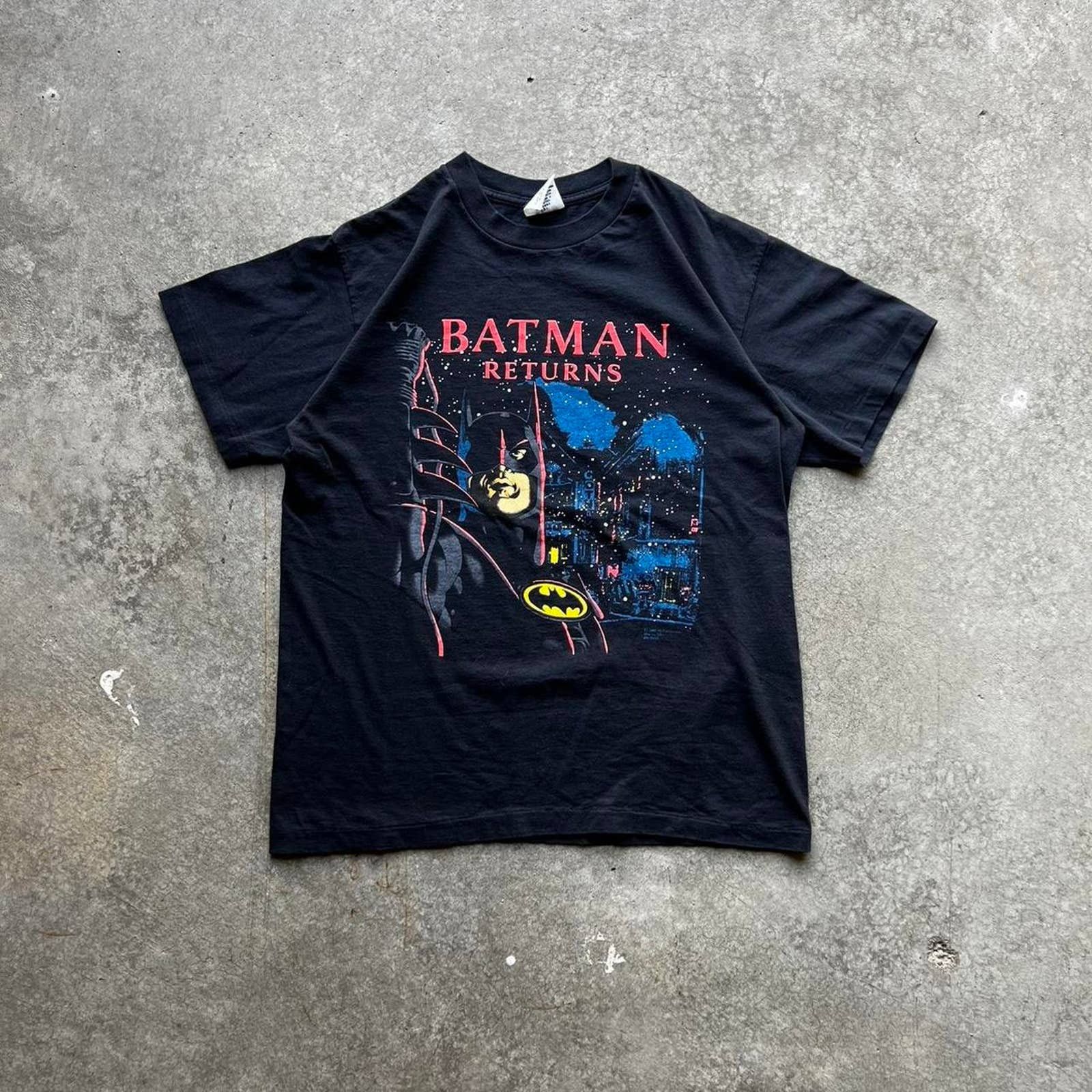 DC Comics × Streetwear × Vintage Vintage Batman Returns DC Comics T ...