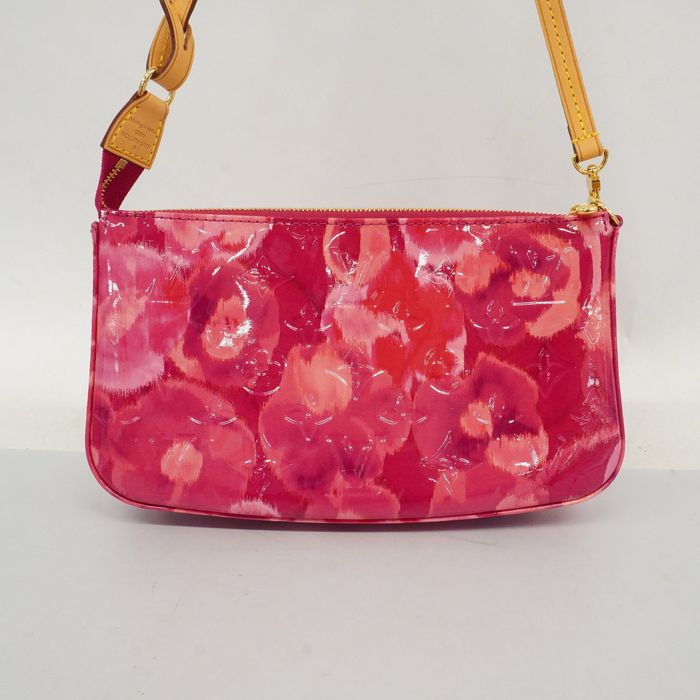 Louis Vuitton Auth Louis Vuitton Monogram Vernis Ikat Flower Pochette ...