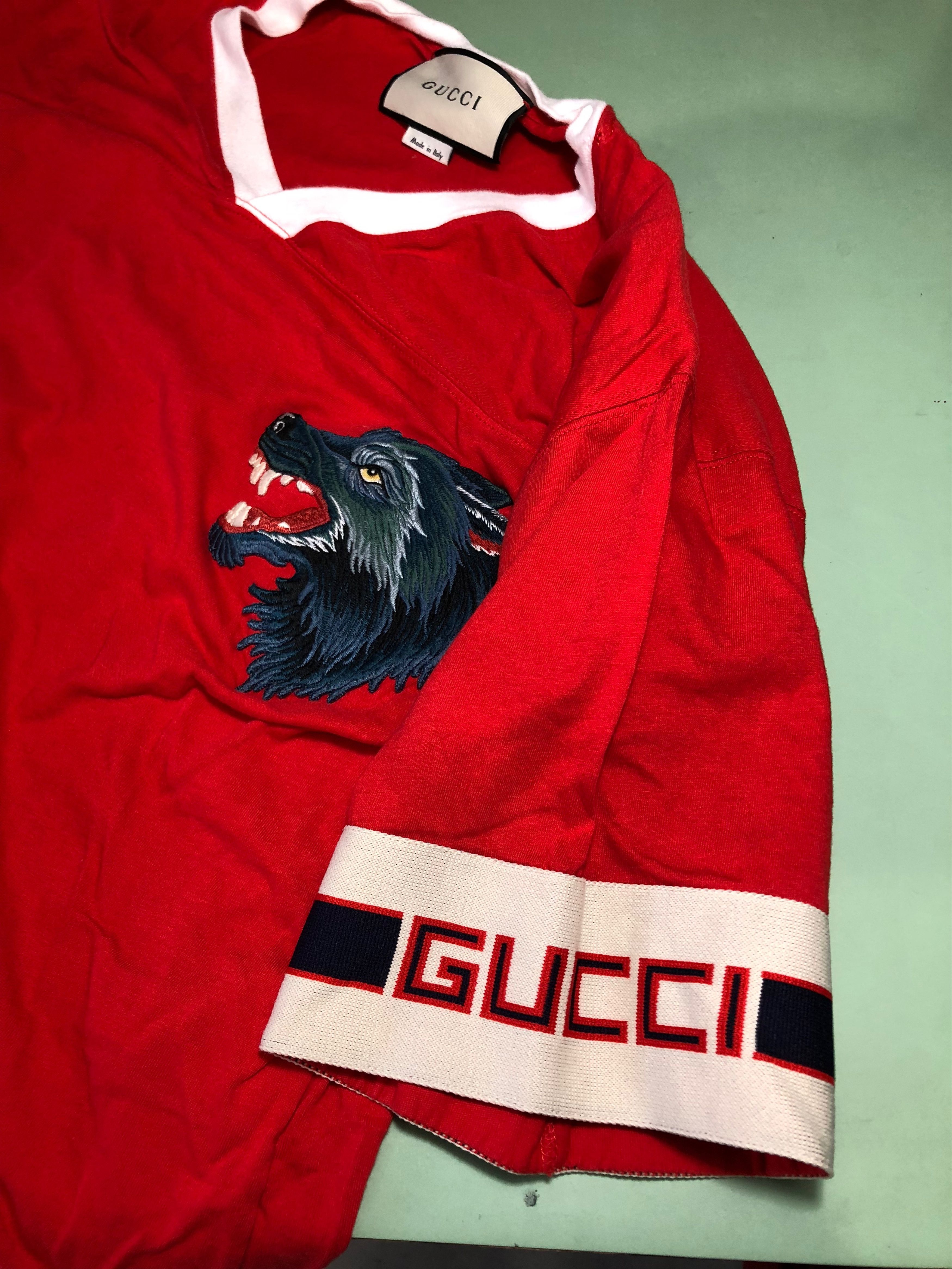 Gucci wolf head embroidered T-shirt | Grailed