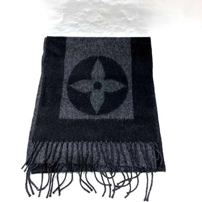 Louis Vuitton Louis Vuitton Cardiff scarf | Grailed