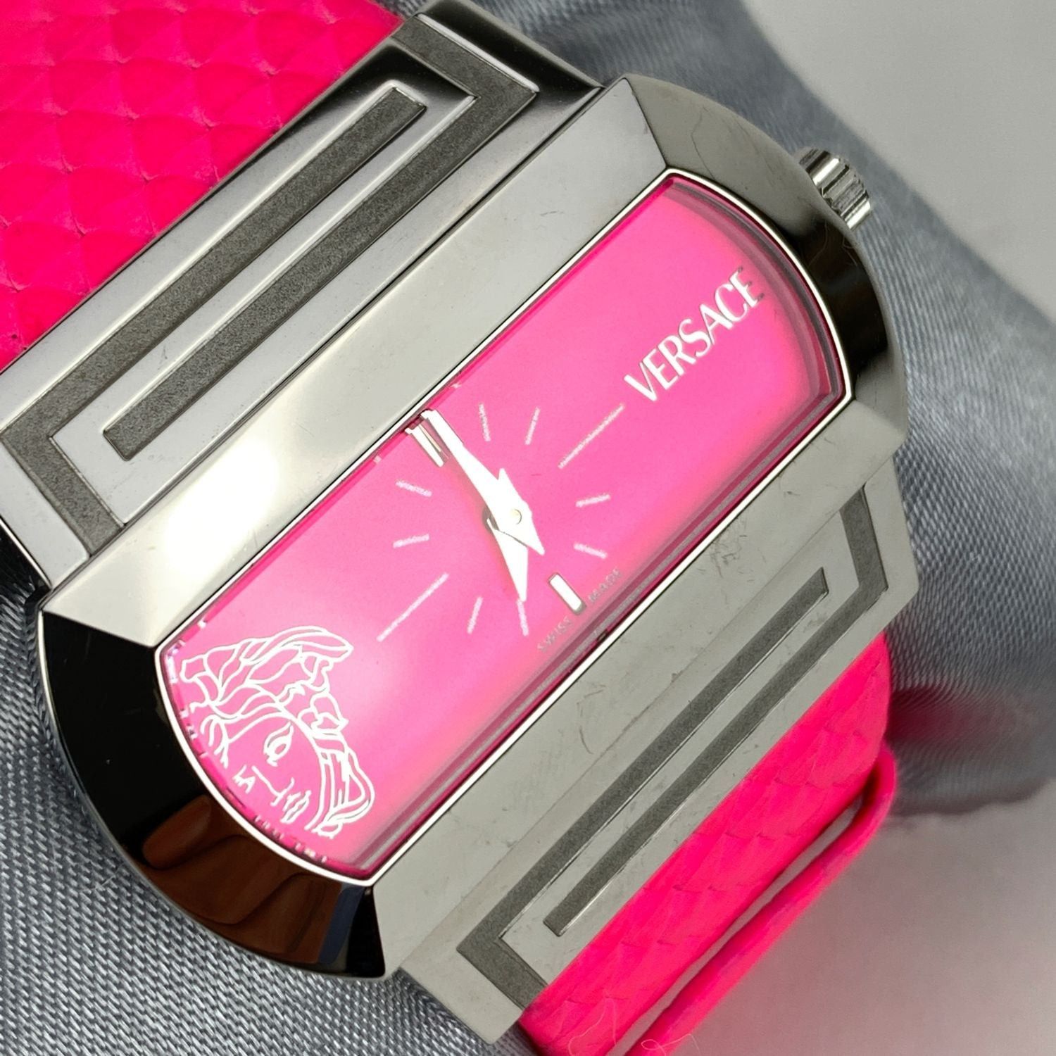 Versace VERSACE Fluo Pink Fuchsia Psq 99 Ladies Hippodrome Wrist Watch ...