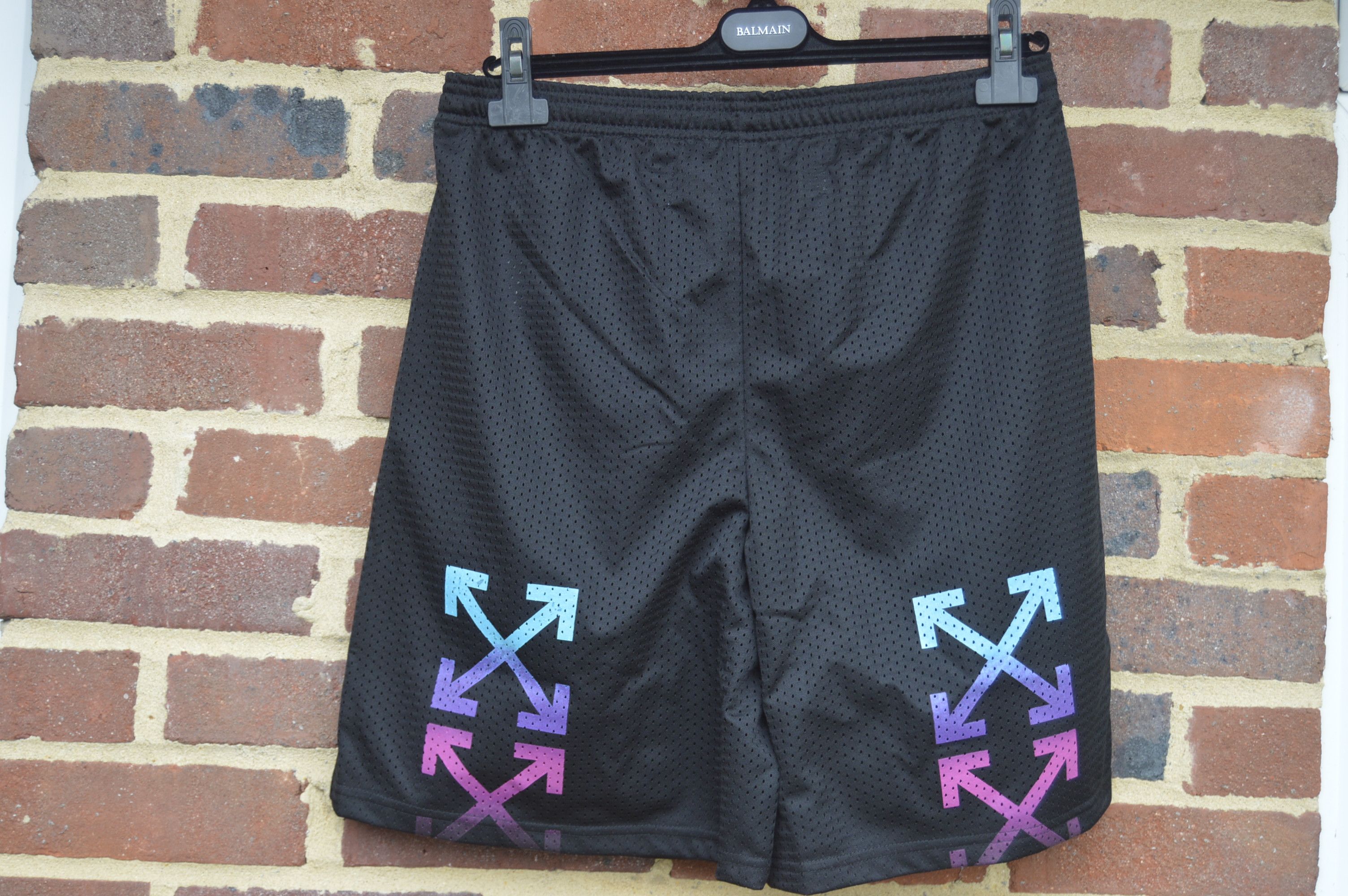 Off-White Gradient Arrows Mesh Shorts | Grailed