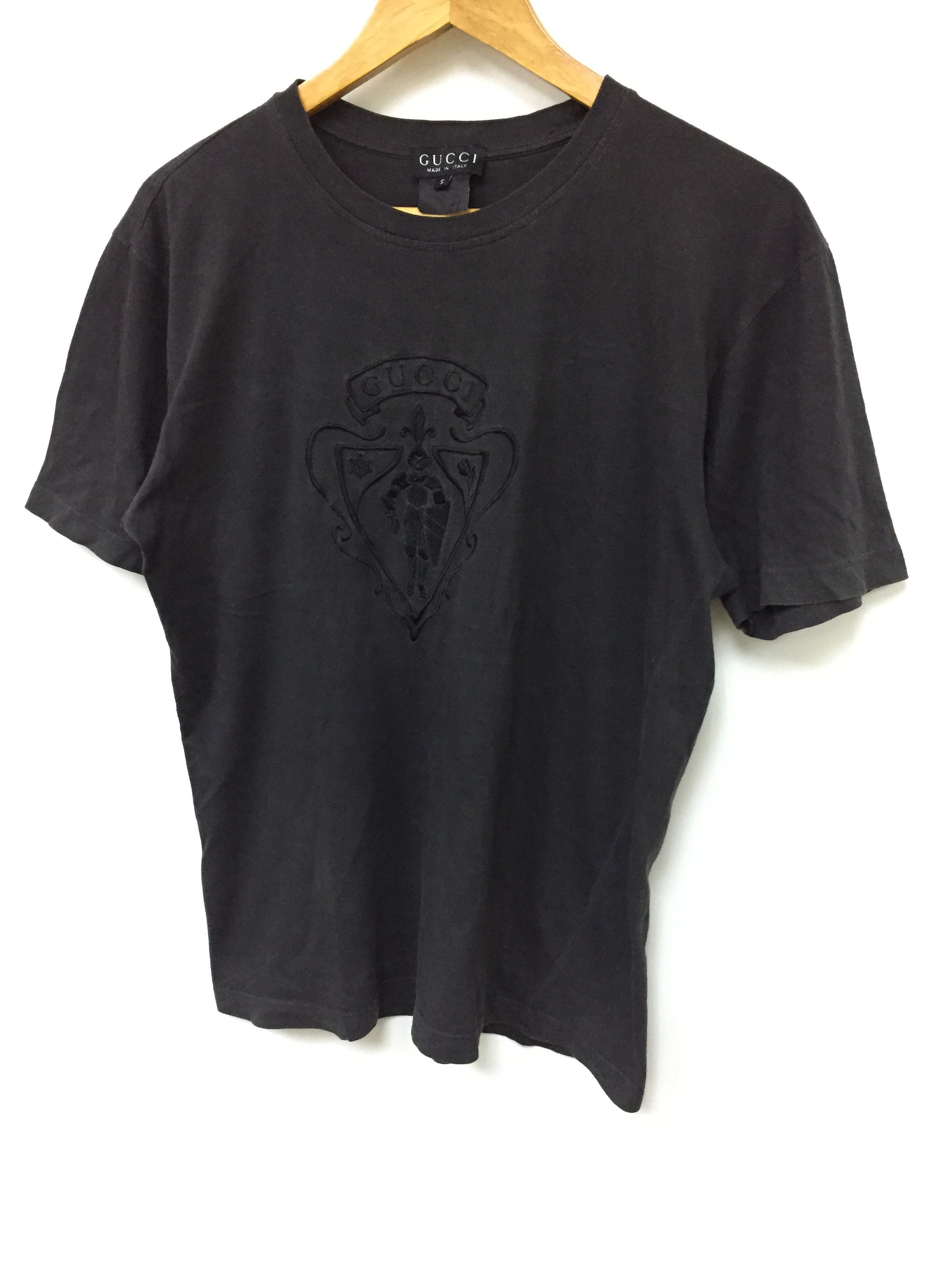 Gucci Medieval knight embroidered Classic logo tee | Grailed