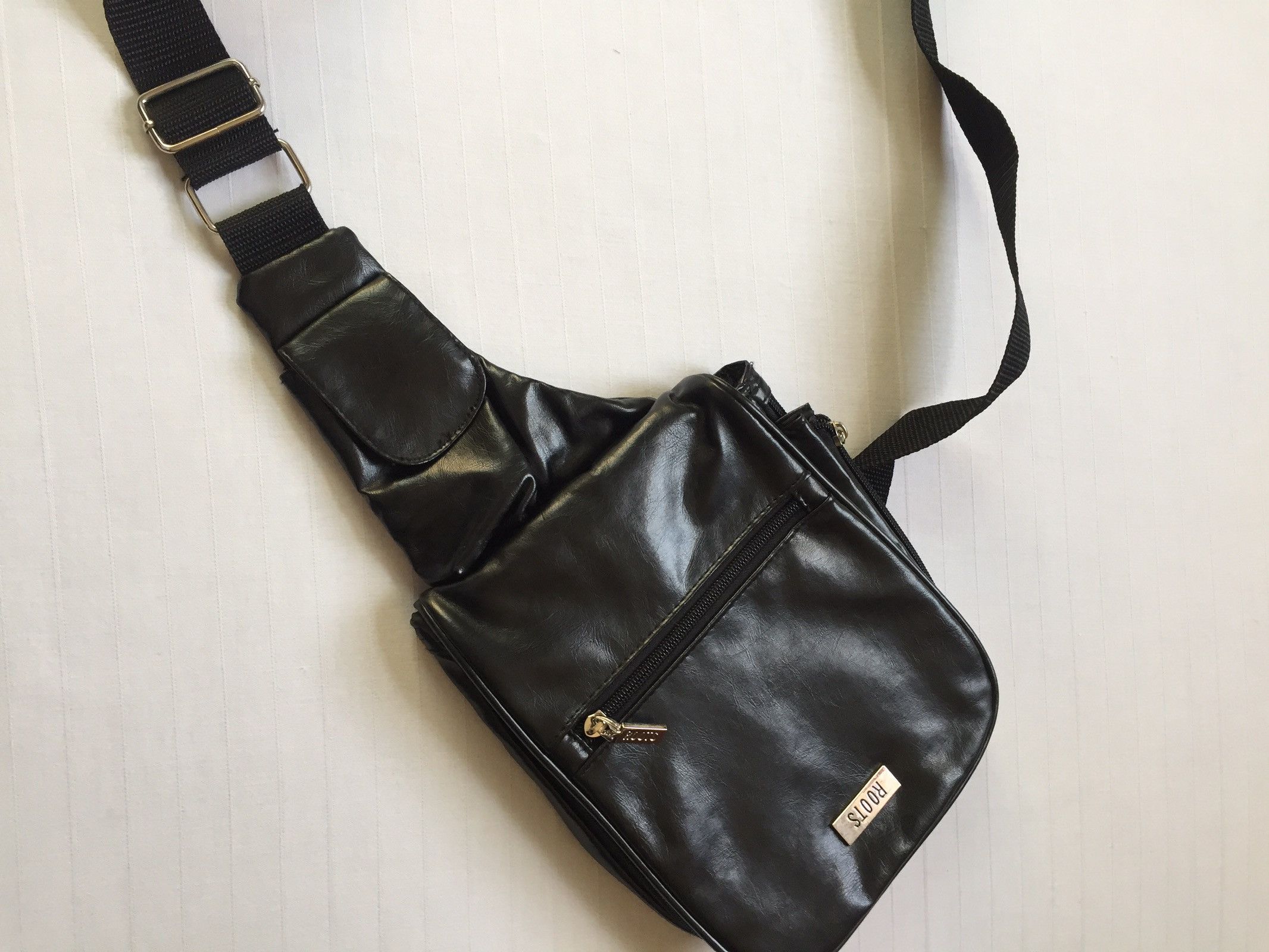 Vintage ROOTS🍁 Black Faux Leather Shoulder/Crossbody/Side Bag/Pouch ...