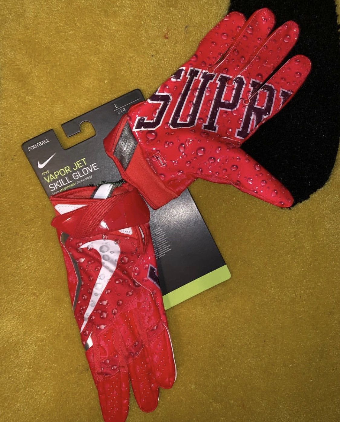 Nike × Supreme Supreme X Nike Red Football Gloves | Grailed