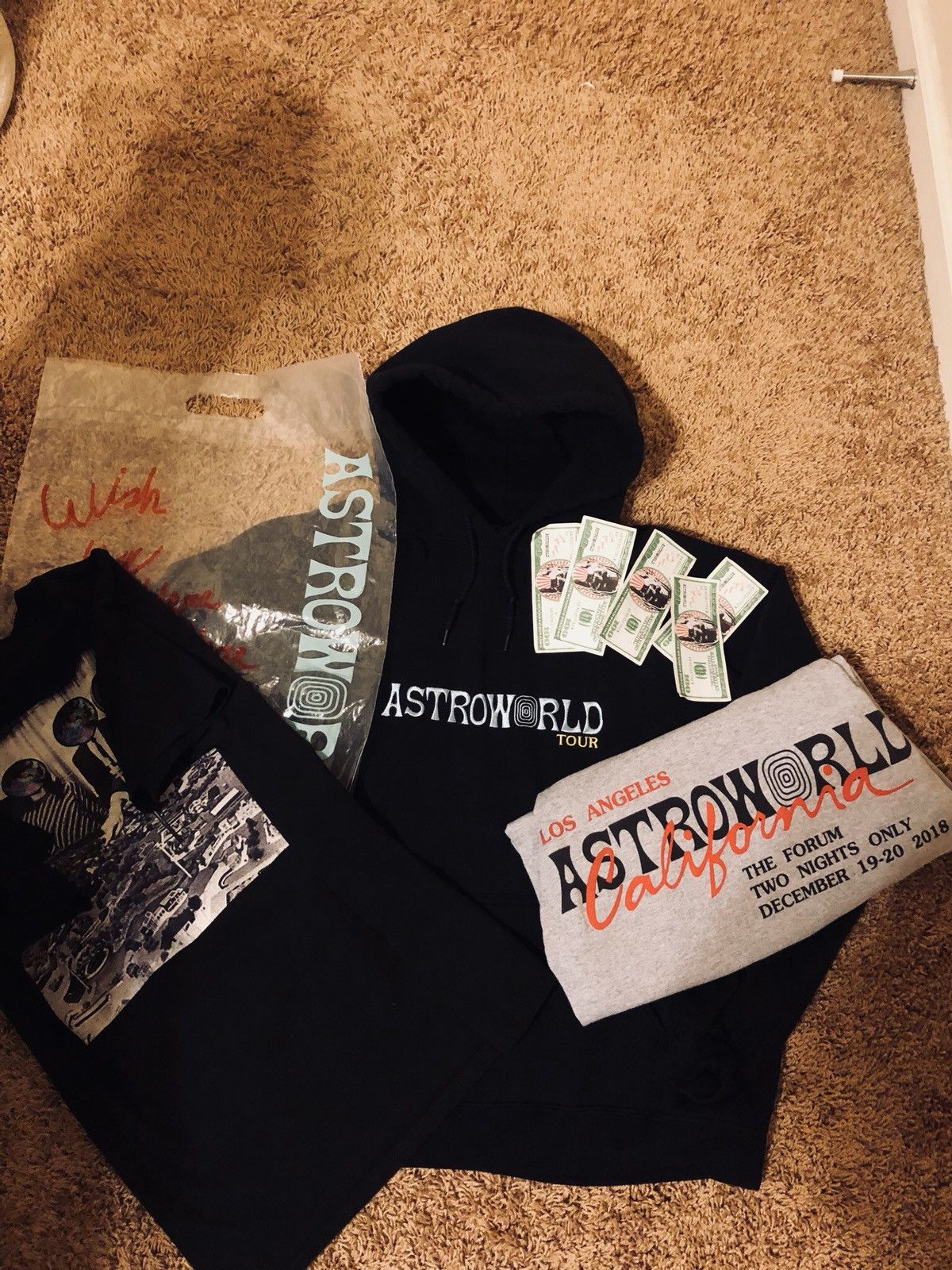Travis Scott Astroworld Tour Pack $230 Worth Sold out Leg 1 And 2. NO ...