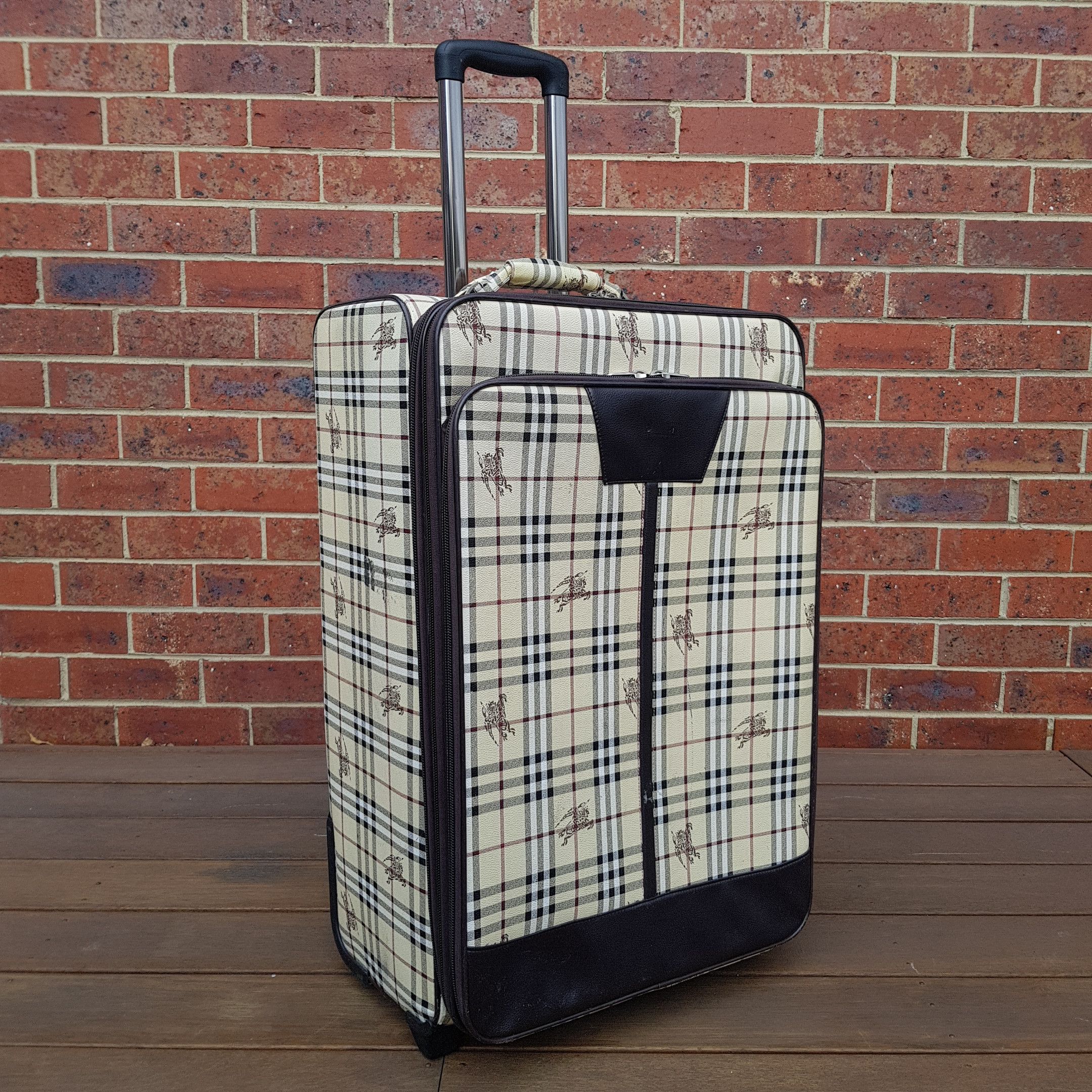 Vintage burberry luggage store