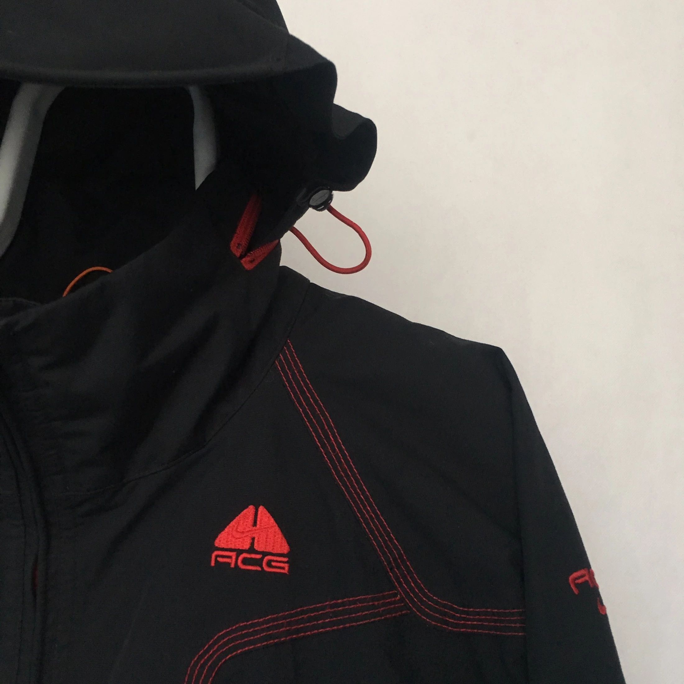 Nike ACG Nike ACG outdoor All conditions gear black/red jacket | Grailed