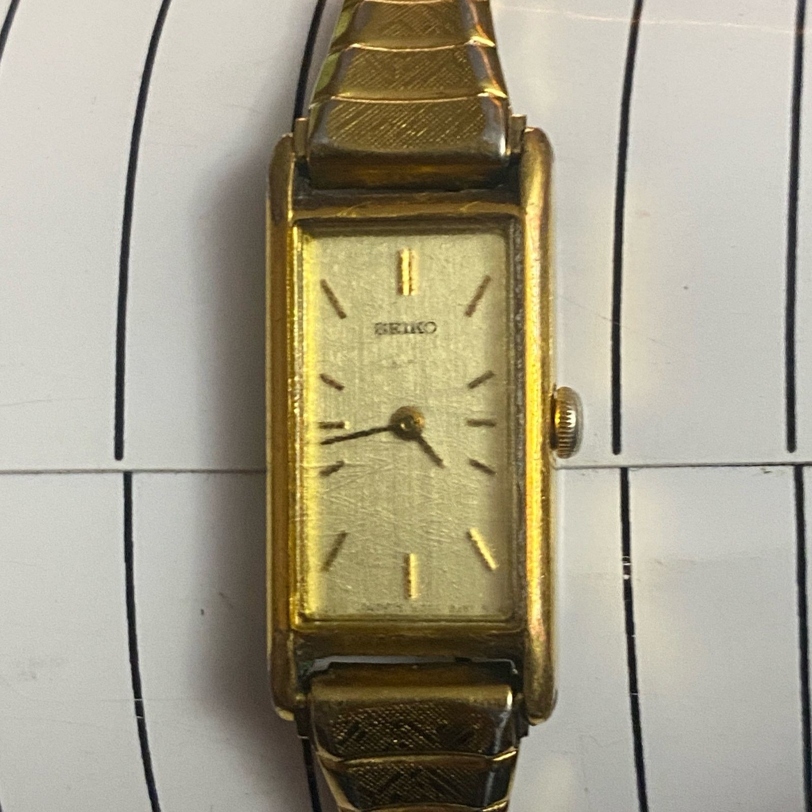 Seiko Ladies Seiko Square Dial Gold Tone Retractable Band Watch | Grailed