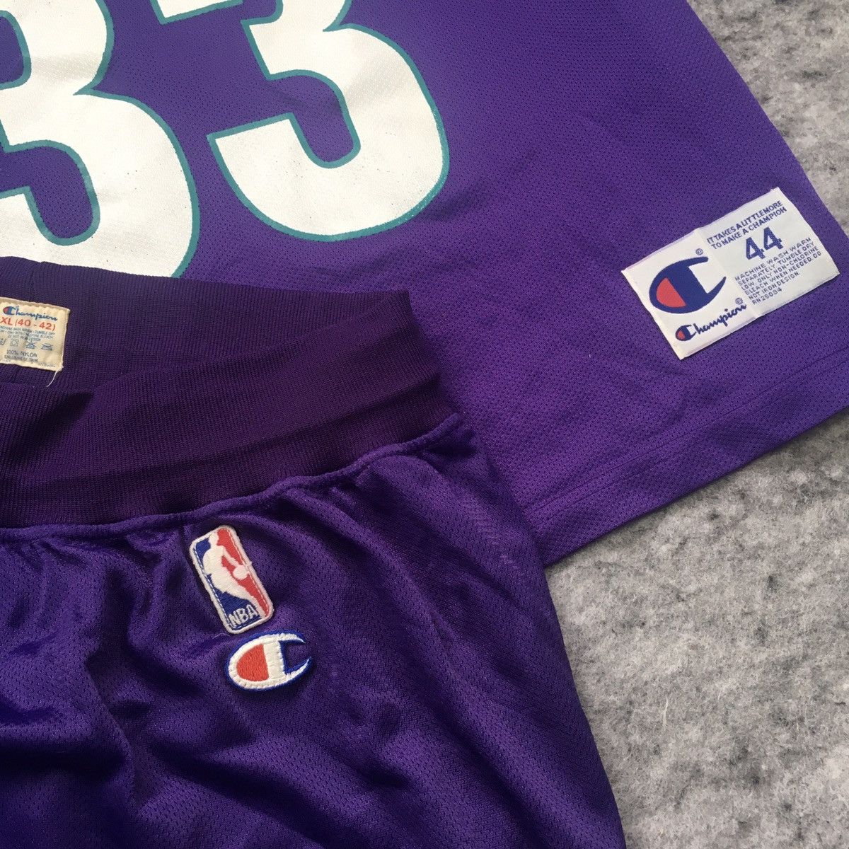 Vintage Champion NBA Vintage Charlotte Hornets 33 Mourning set | Grailed