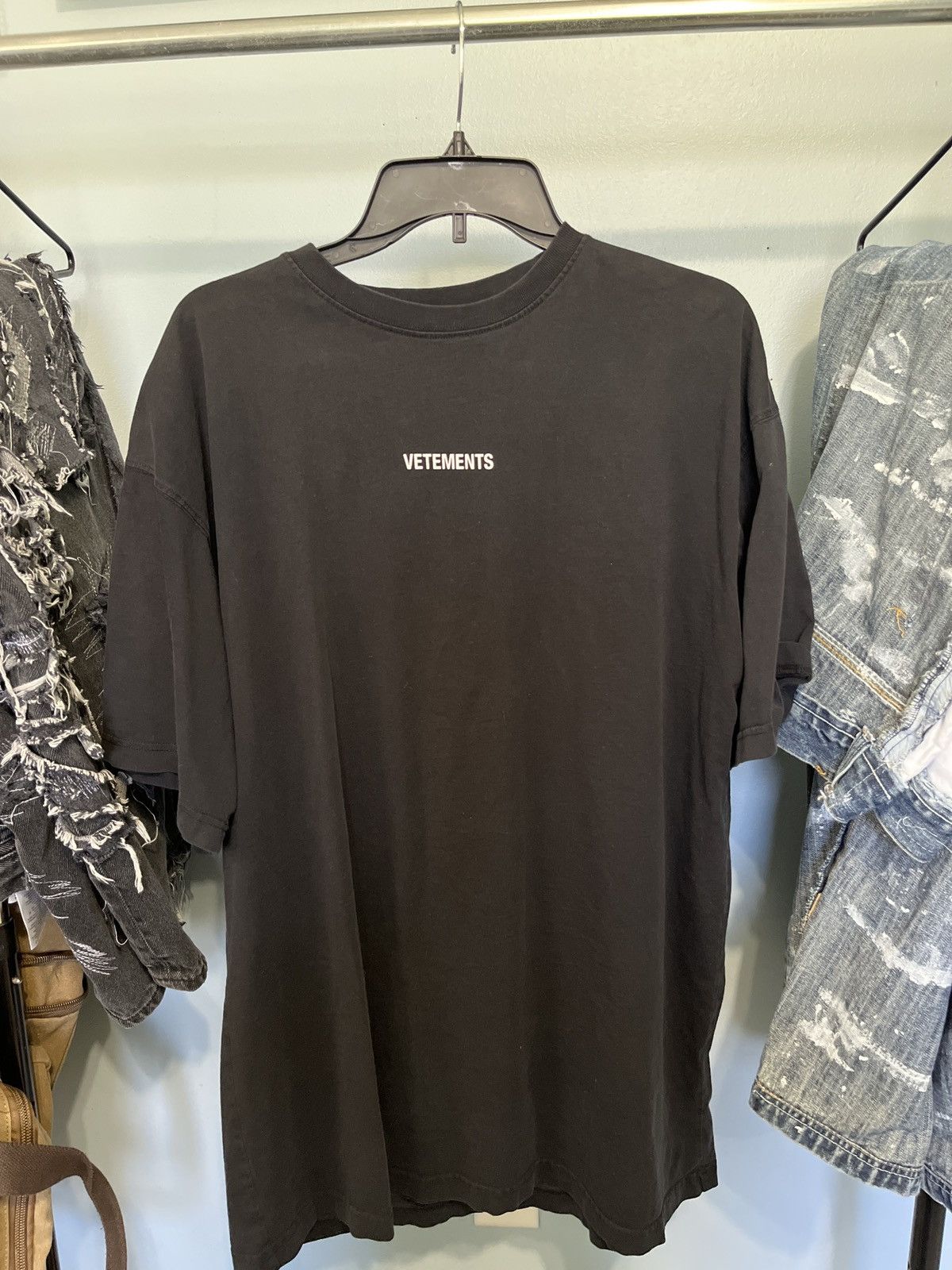 Vetements VETEMENTS BACK TAG/ LOGO TEE | Grailed