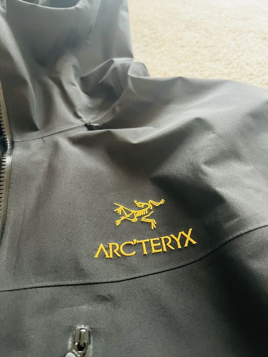 Arc'Teryx Arcteryx Alpha SV 24K Gold Black Shell Jacket XL | Grailed
