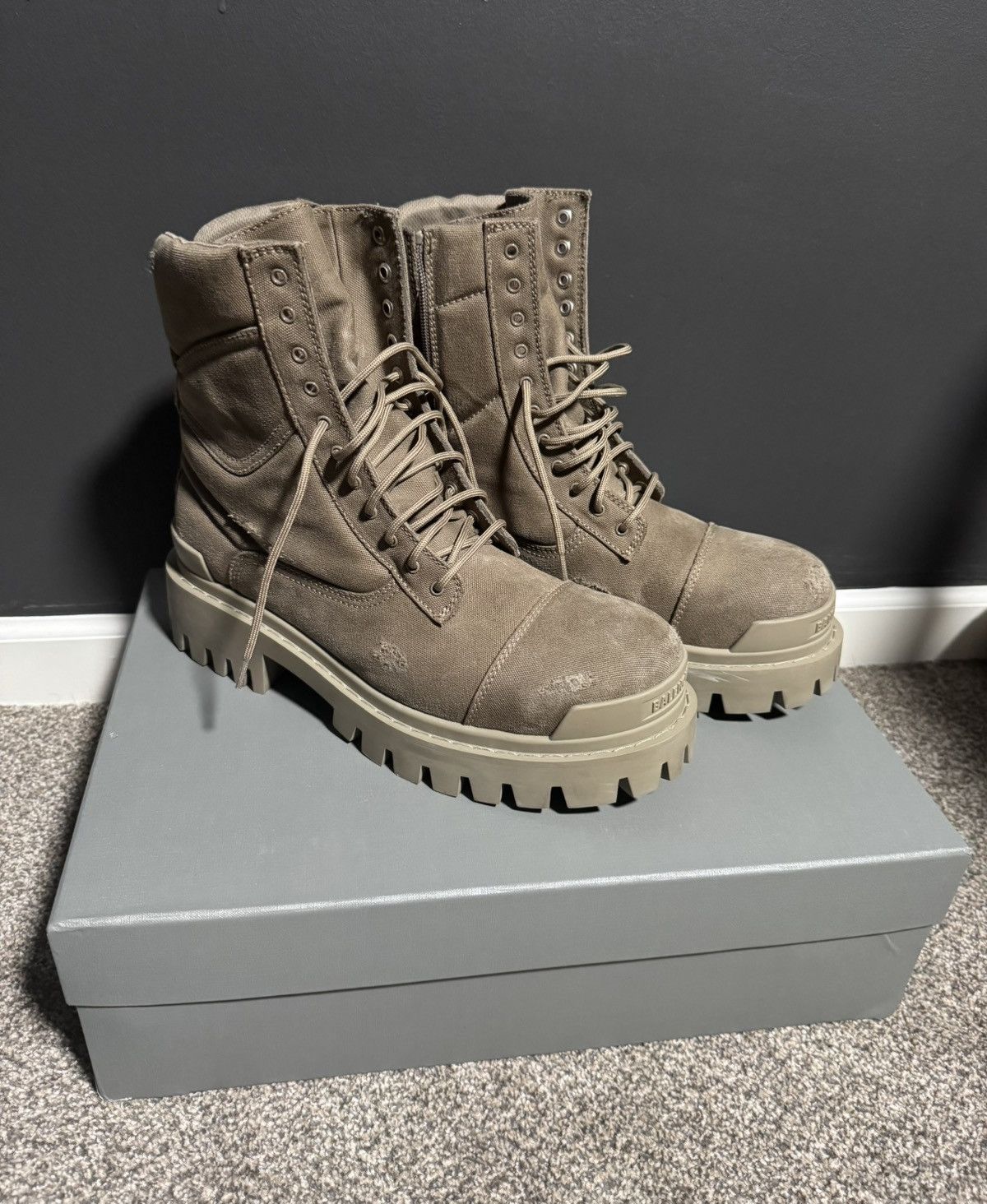 Balenciaga 🔥RARE🔥Balenciaga canvas strikeboot in BEIGE strike boots ...