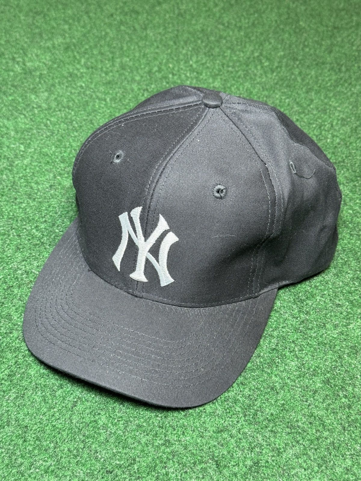 Logo Athletic × MLB × Vintage Vintage 90s New York Yankees Logo ...