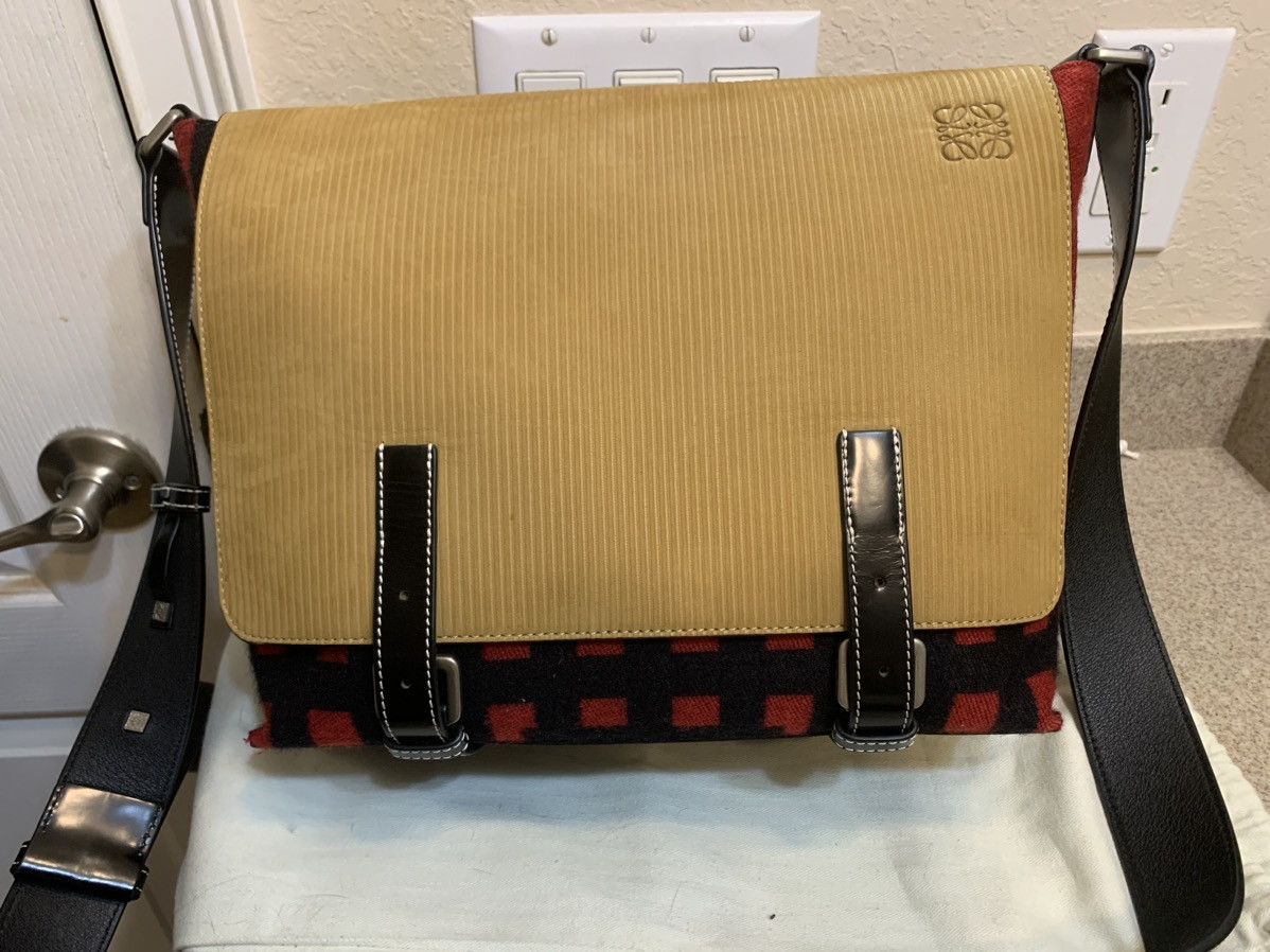 Loewe Loewe Messenger bag | Grailed