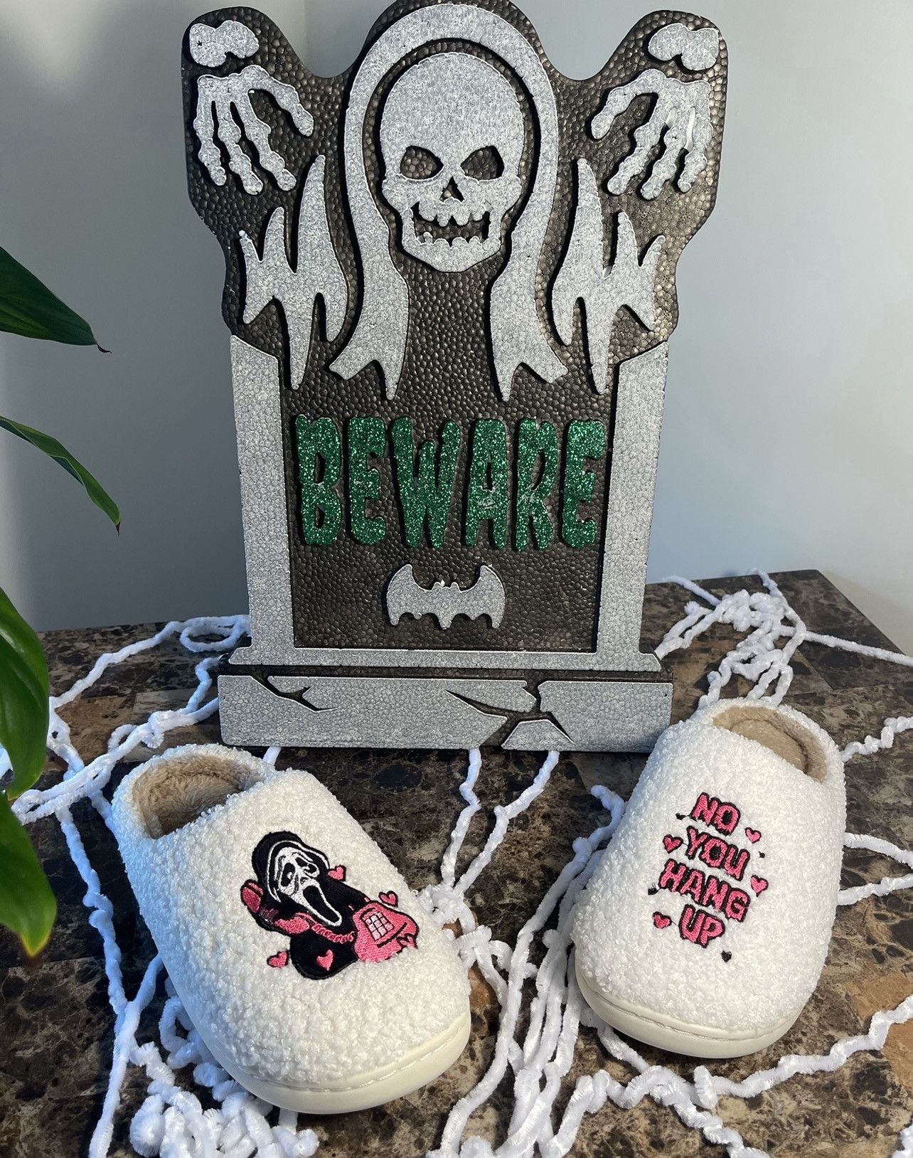 Movie × Rare × Streetwear Unisex 'Scream' Fuzzy Slippers - Perfect for ...