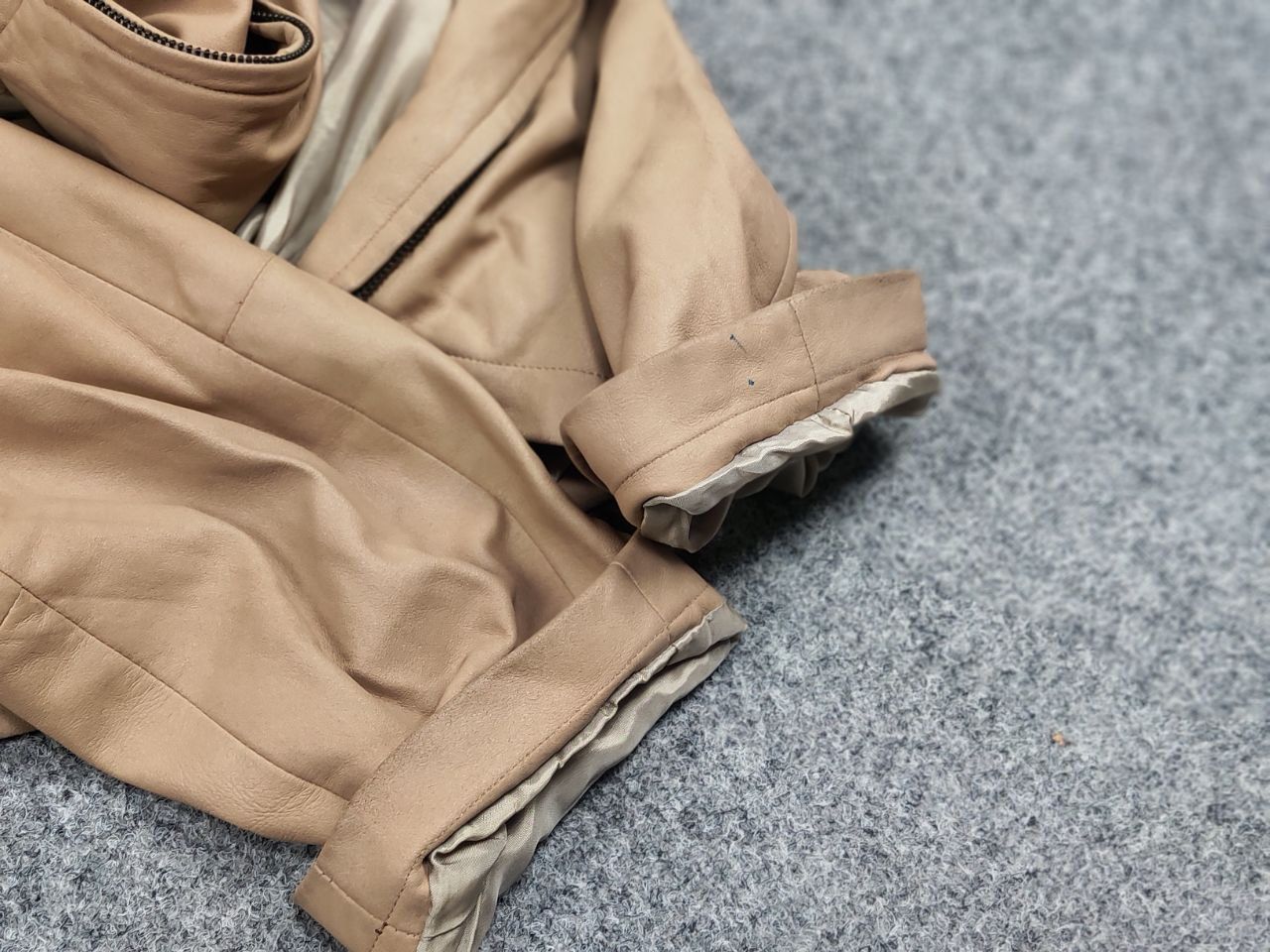 Hugo Boss × Luxury × Vintage Vintage Hugo Boss Premium beige goat ...