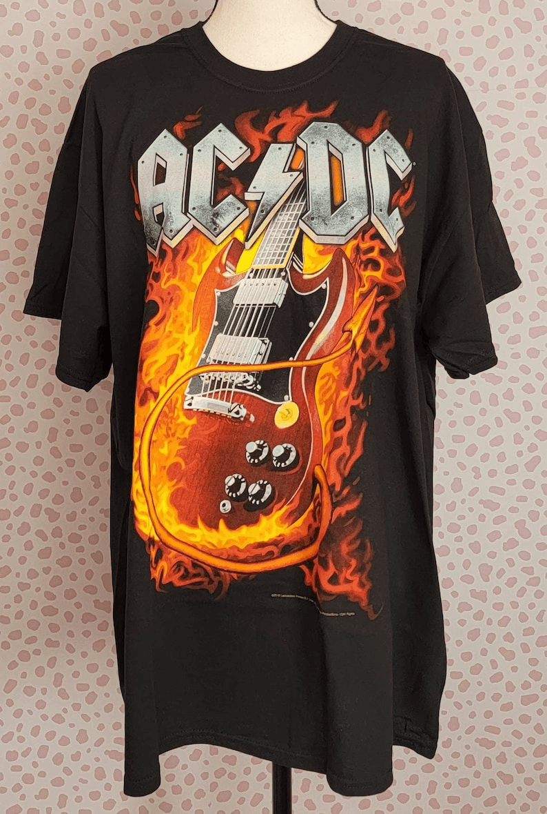 Gildan × Rock Band × Vintage ACDC Thunderstruck Guitar Vintage T-Shirts 1side | Grailed