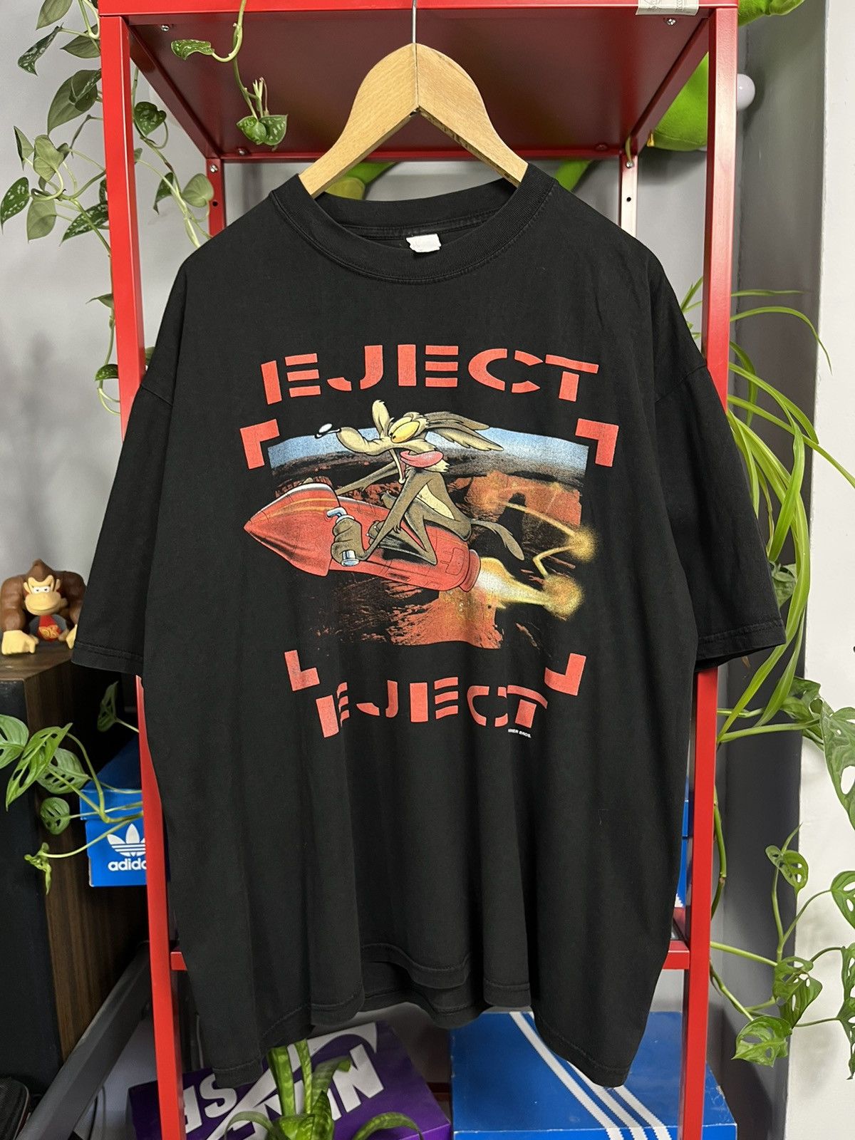 Vintage Vintage 1998 Warner Bros Coyote Road Runner Rocket tee | Grailed